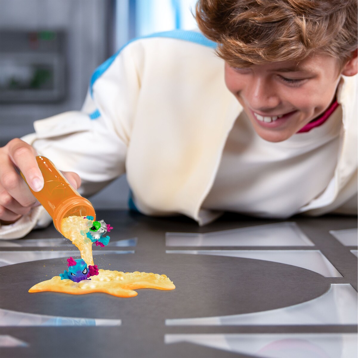 Pack 12 Figuras Swarms Mega Lab Mr. Beast Lab modelos surtidos · Beast ...