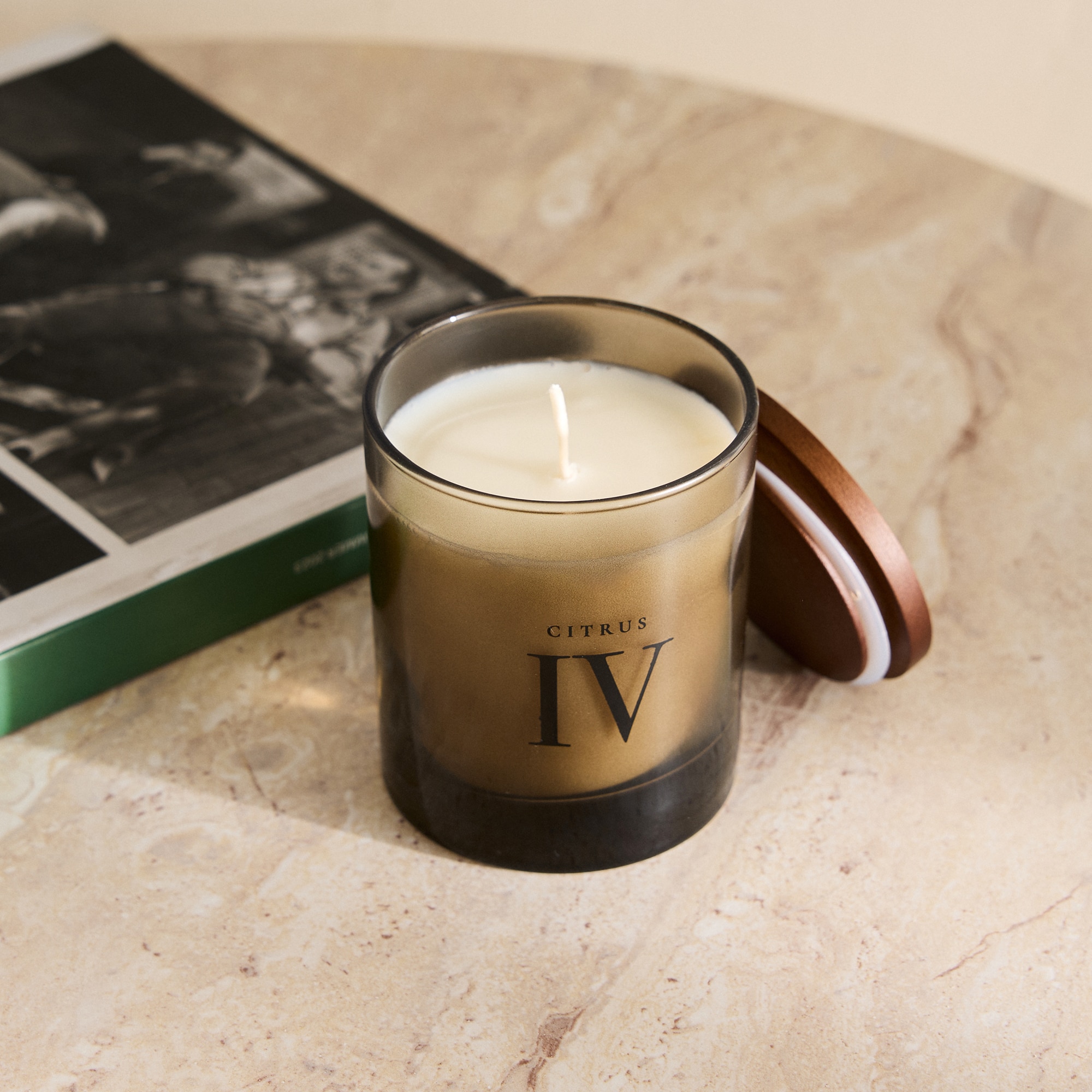 Vela perfumada Bergamota y Madera Essential Marrón Grande · El Corte Inglés