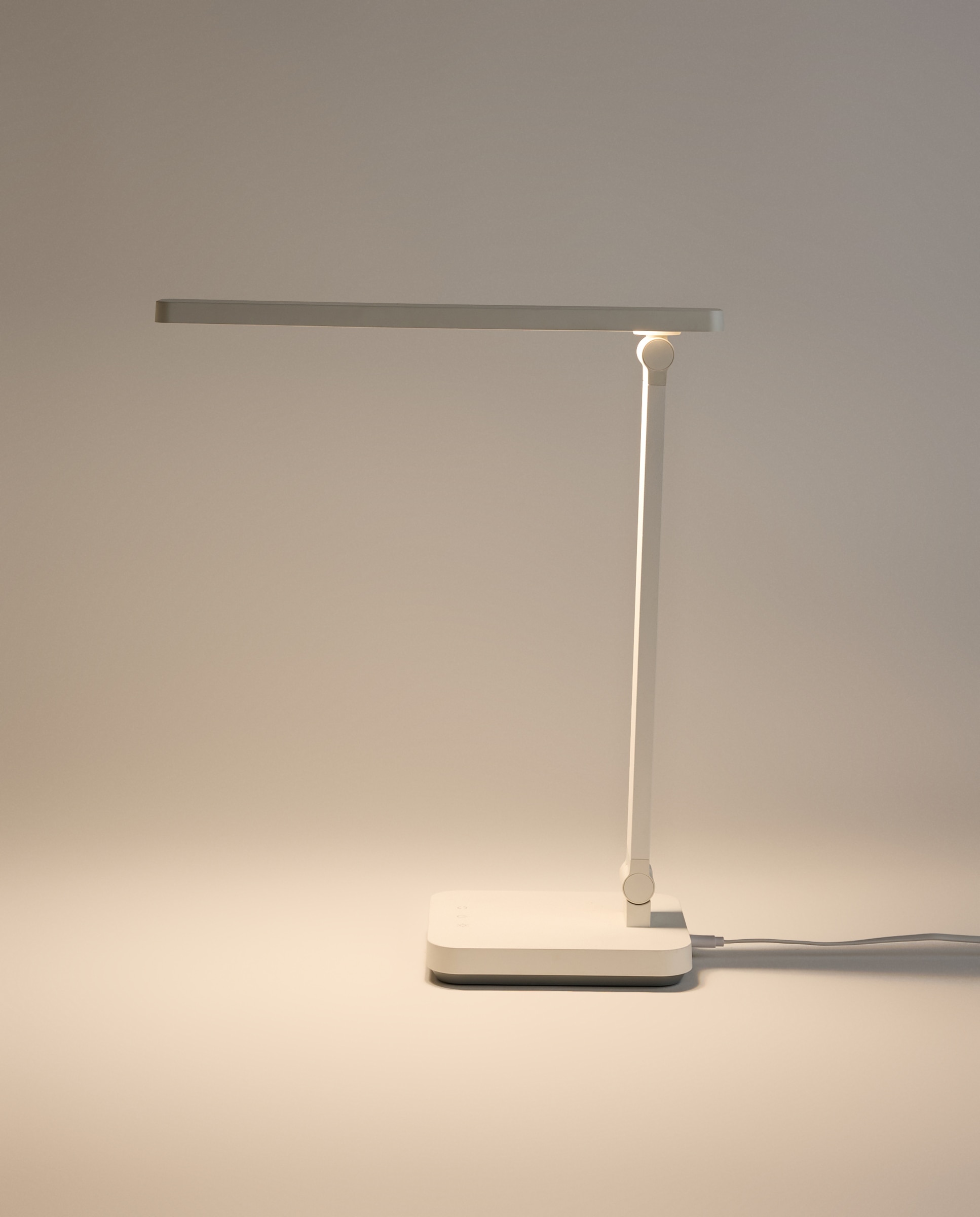 Aplique flexível com LED integrado Dani · El Corte Inglés · El Corte Inglés