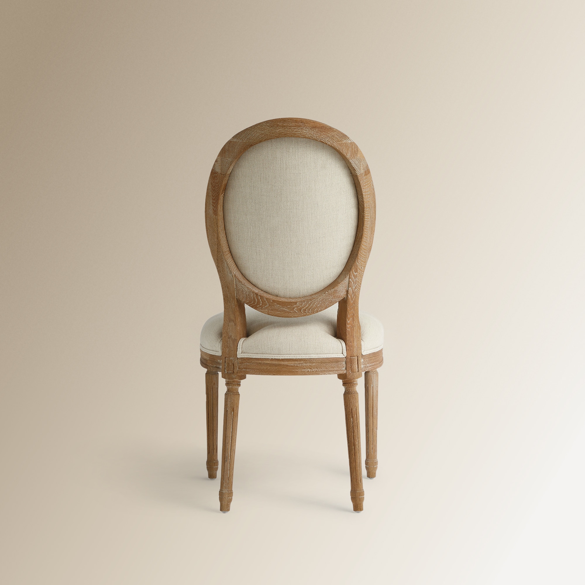 Silla redonda de madera de roble tapizada en lino Fulham Natural · El ...