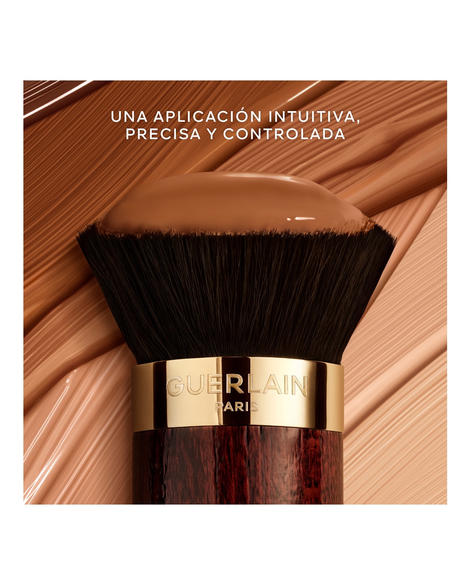 Brocha Kabuki para el fondo de maquillaje fluido Guerlain · El Corte Inglés
