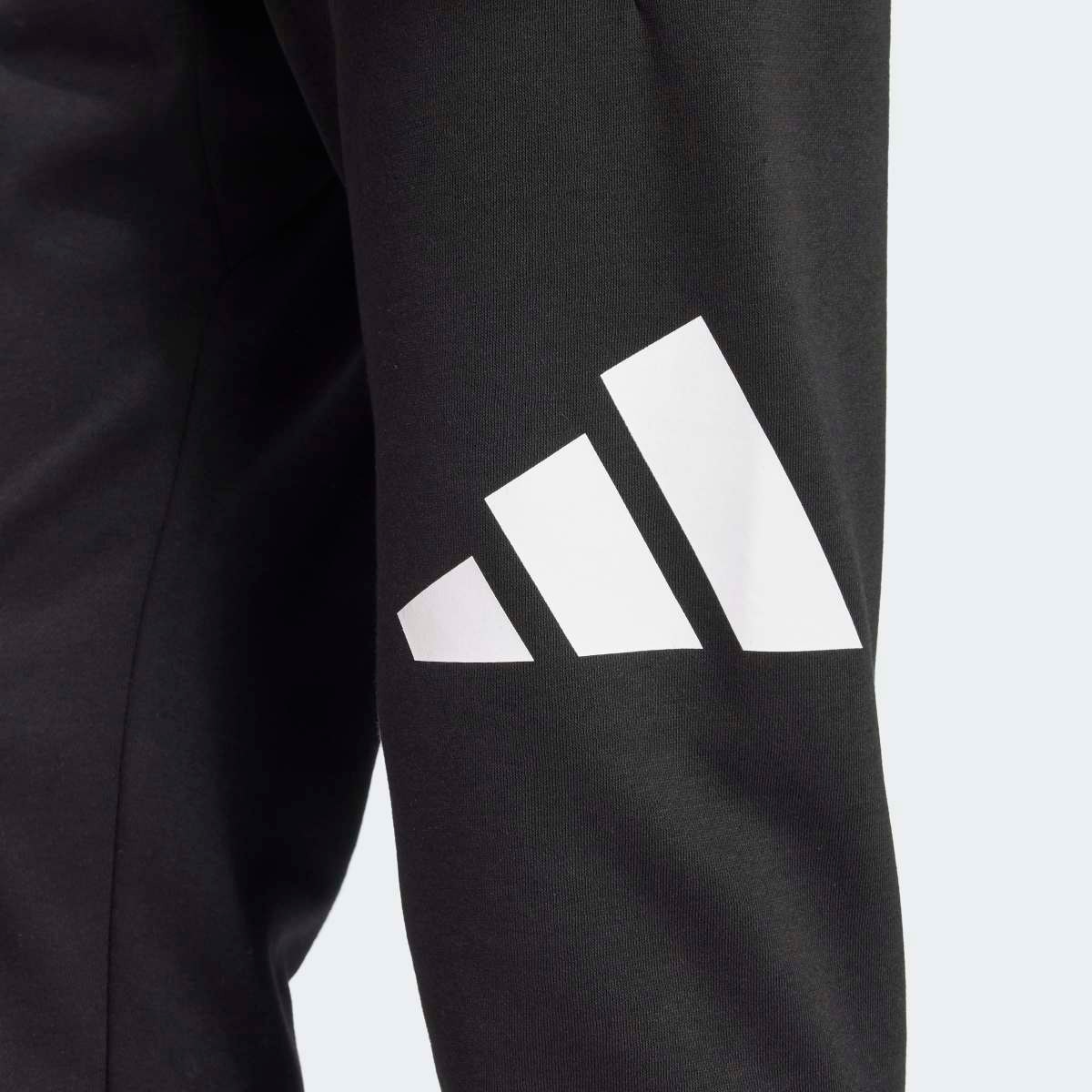 Pantalón de hombre Essentials Big Logo Cuffed Fleece adidas Negro · El ...