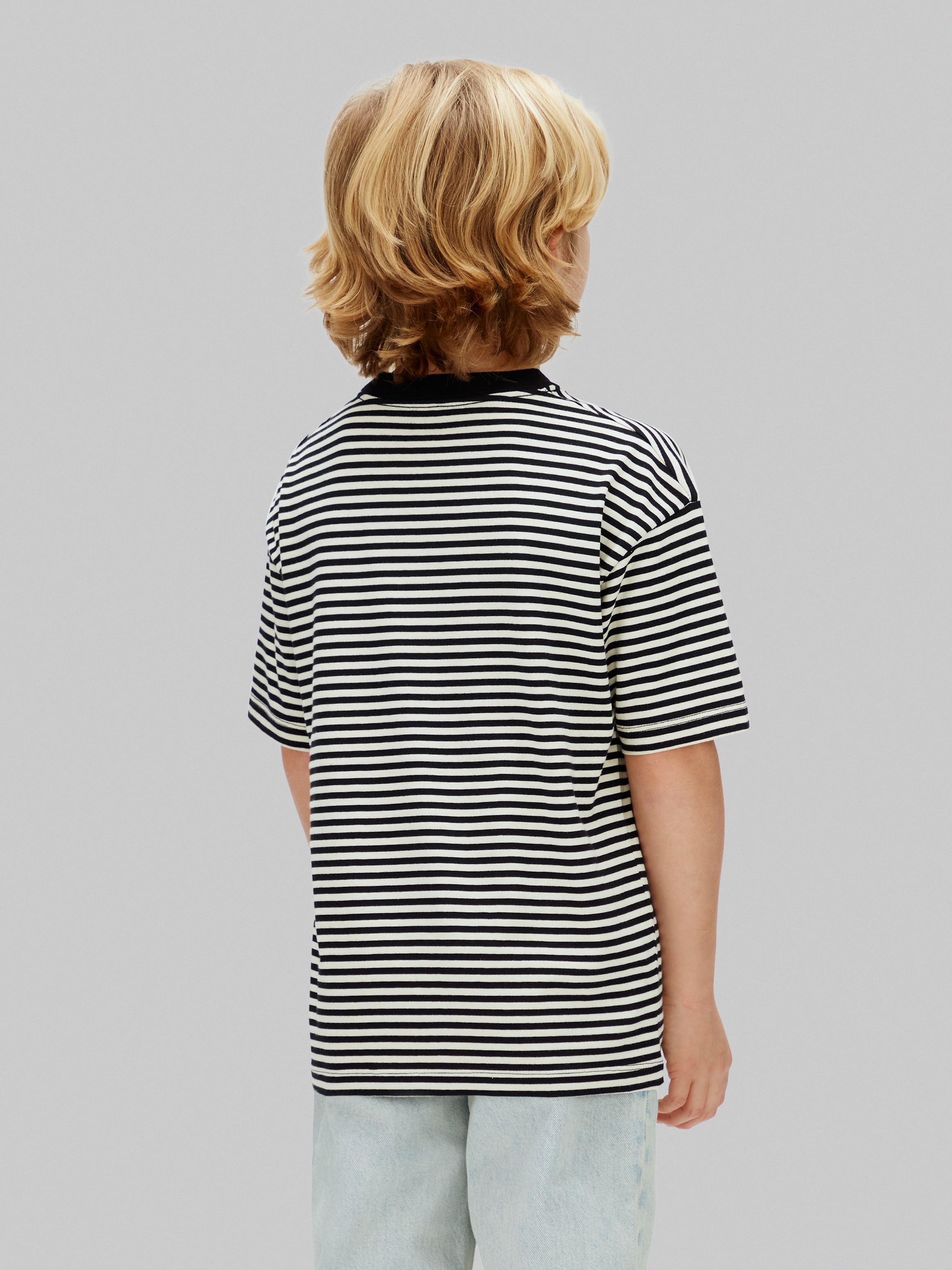 Camiseta de niño a rayas con logo Negro Calvin Klein · El Corte Inglés