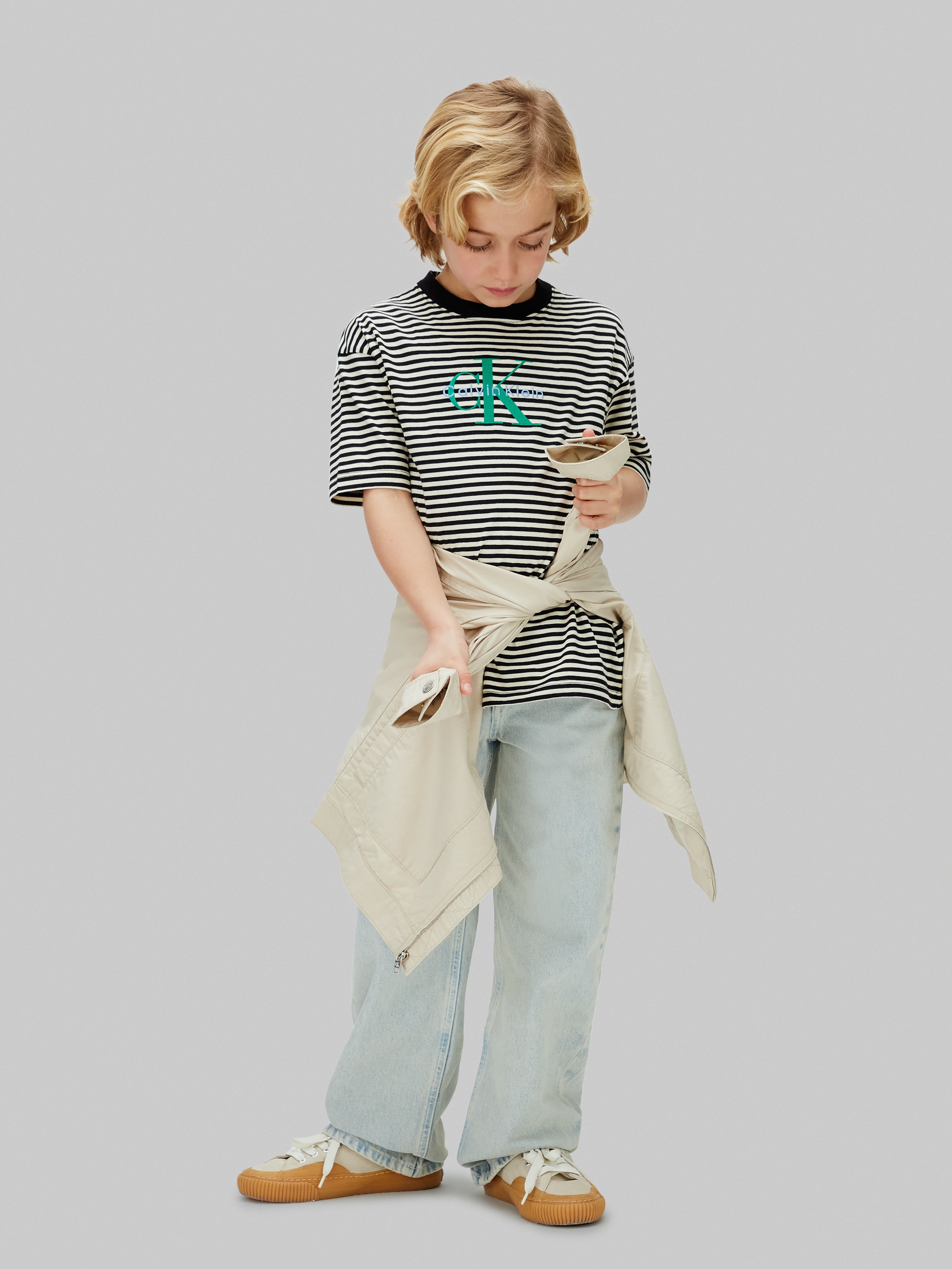 Camiseta de niño a rayas con logo Negro Calvin Klein · El Corte Inglés
