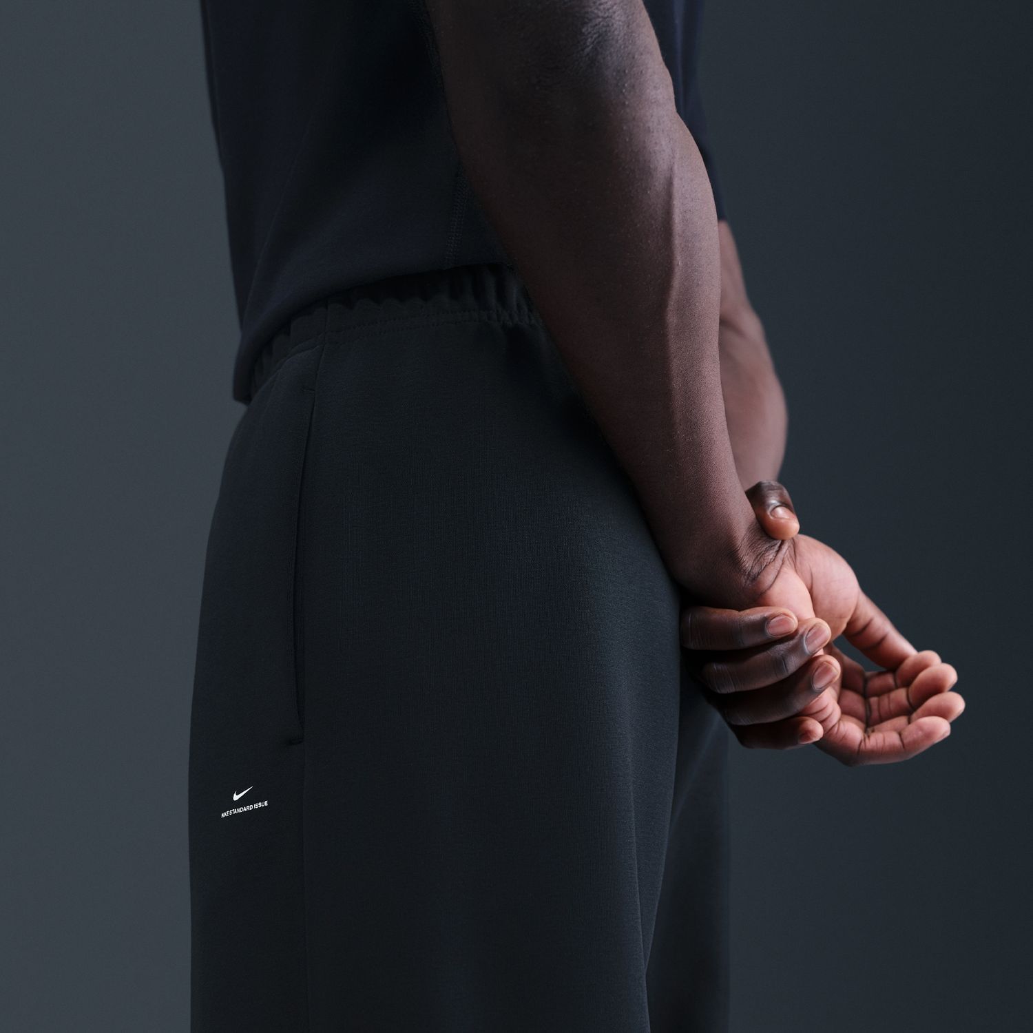 Pantalón de hombre Standard Issue Nike Negro · El Corte Inglés