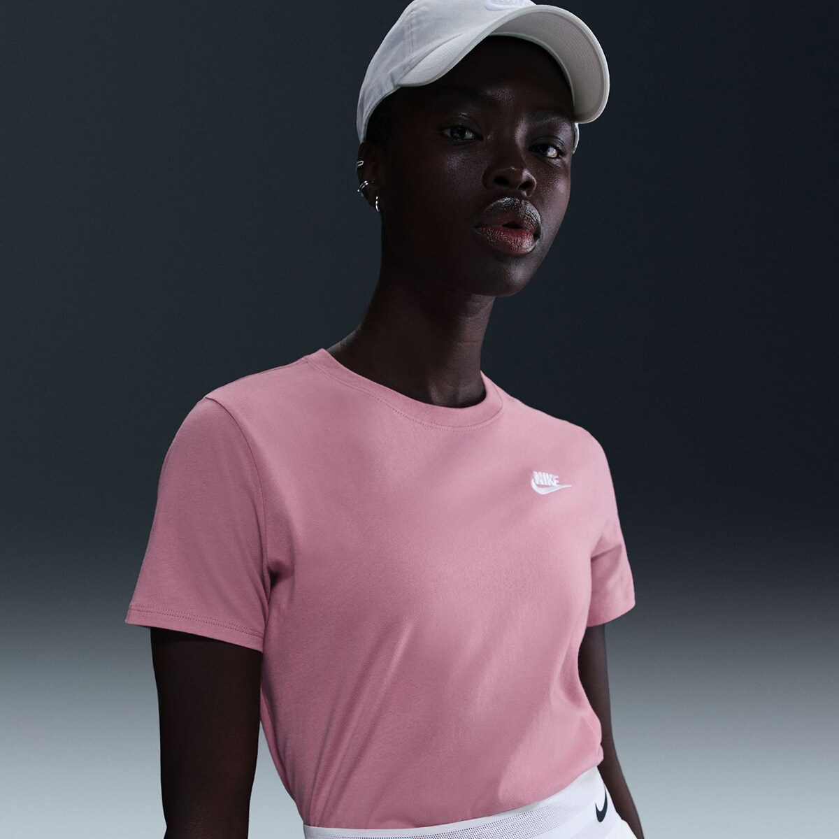 Camiseta de mujer Sportswear Club Essentials Nike · Nike · El Corte Inglés