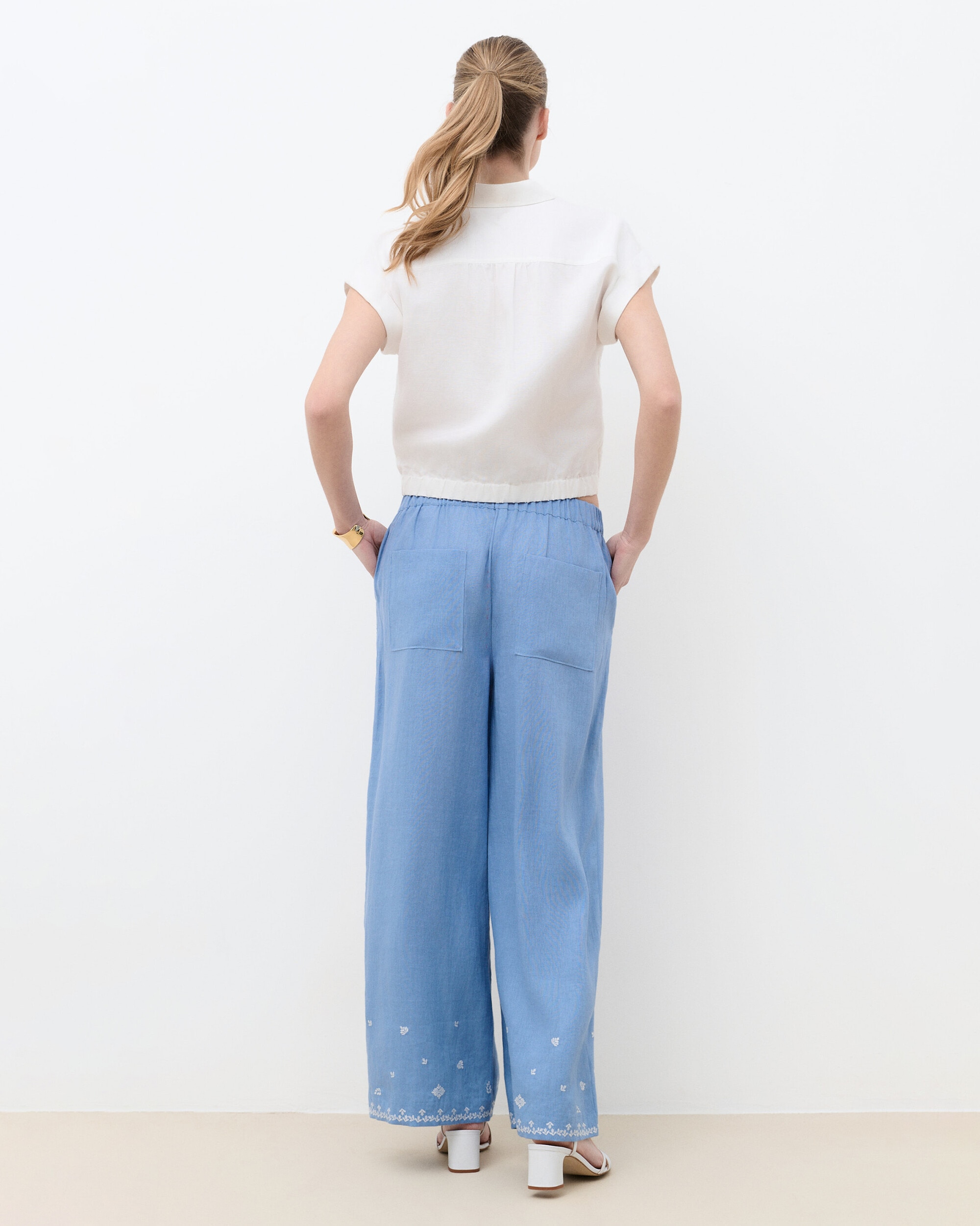 Camisa de mujer con bordado en lino Blanco Caroll · El Corte Inglés