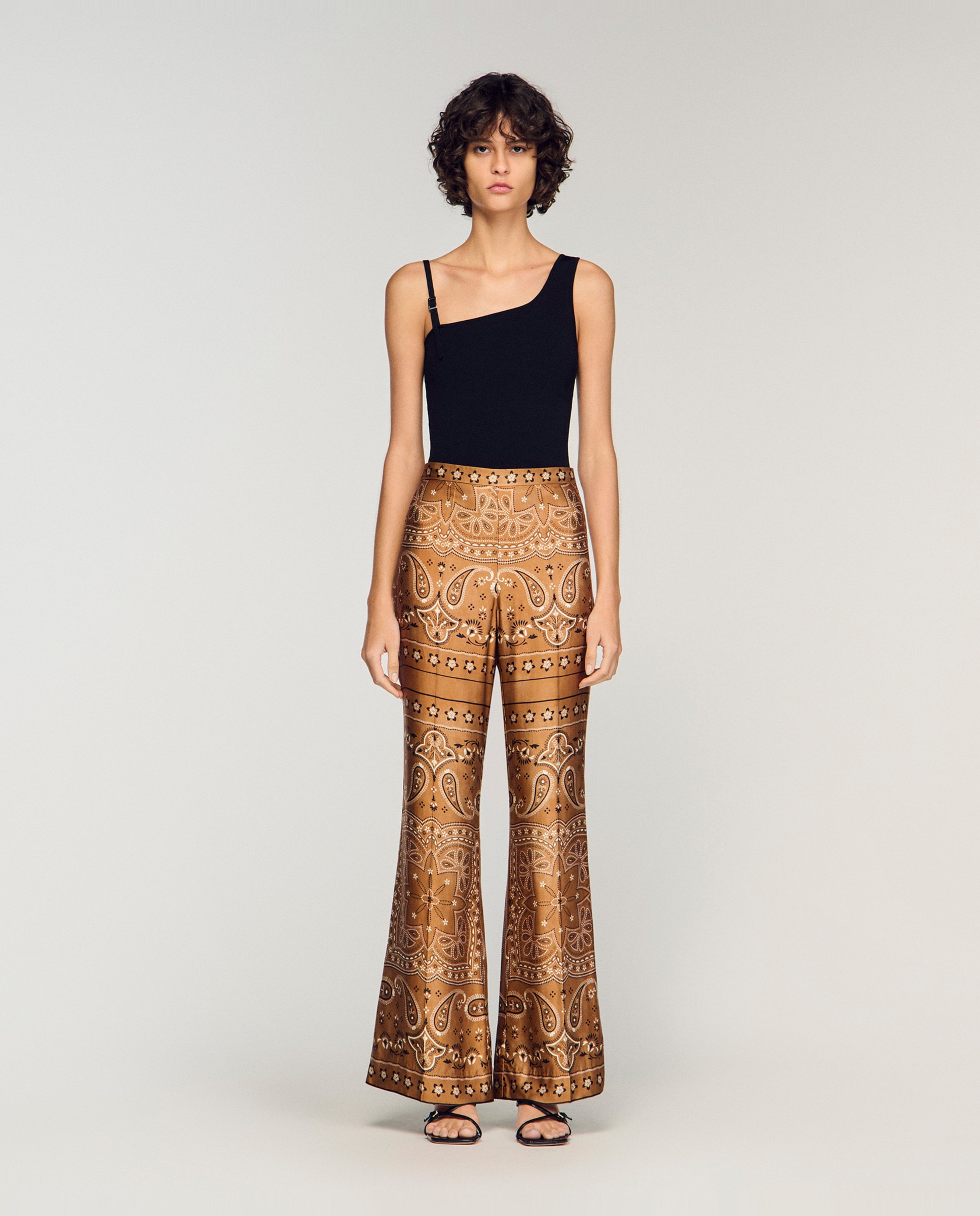 Pantalones de campana de mujer fluidos de talle alto estampado bandana ...
