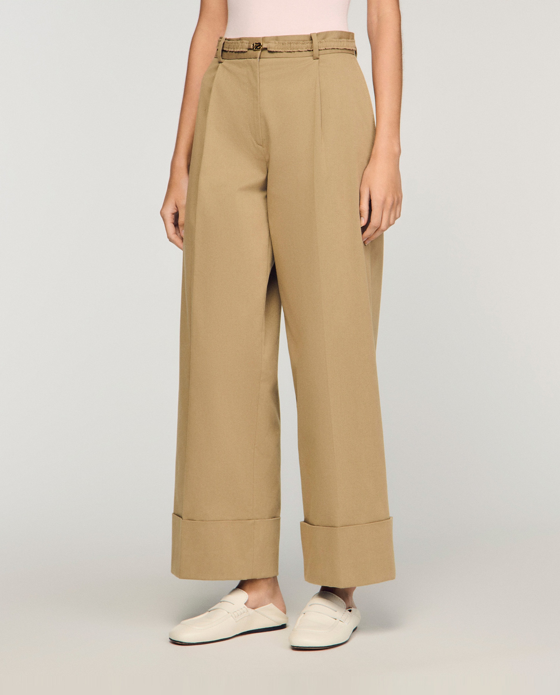 Pantalones anchos de mujer con pinzas y vueltas Beige Sandro · El Corte ...