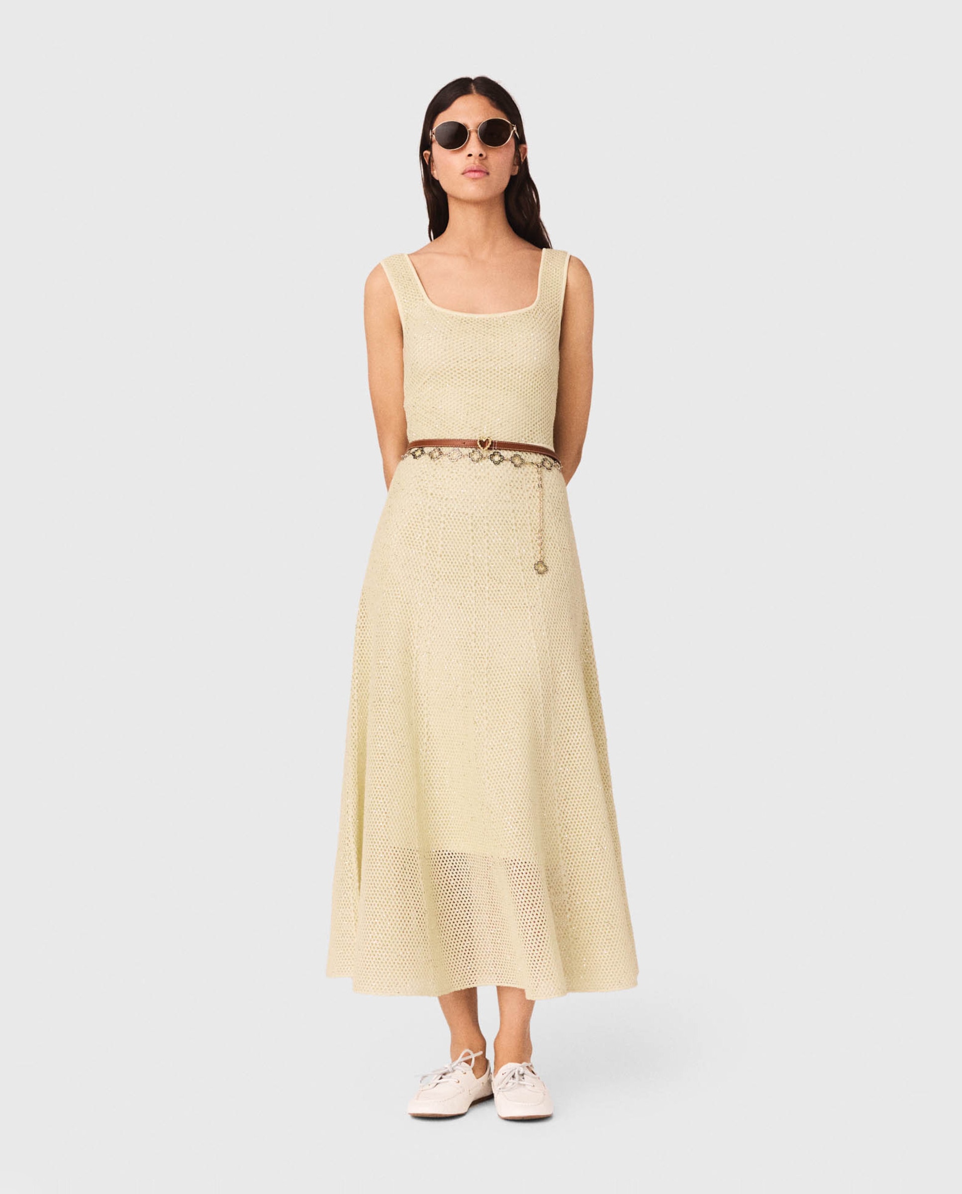 Vestido de punto largo acampanado con lentejuelas Amarillo Maje · El ...
