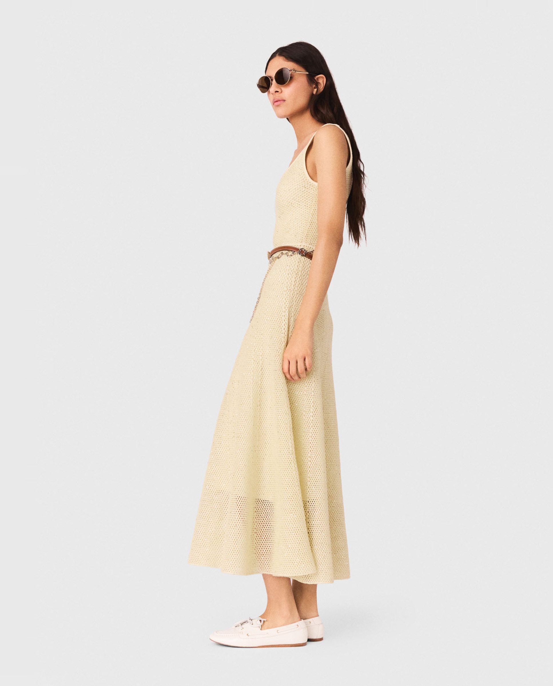 Vestido de punto largo acampanado con lentejuelas Amarillo Maje · El ...
