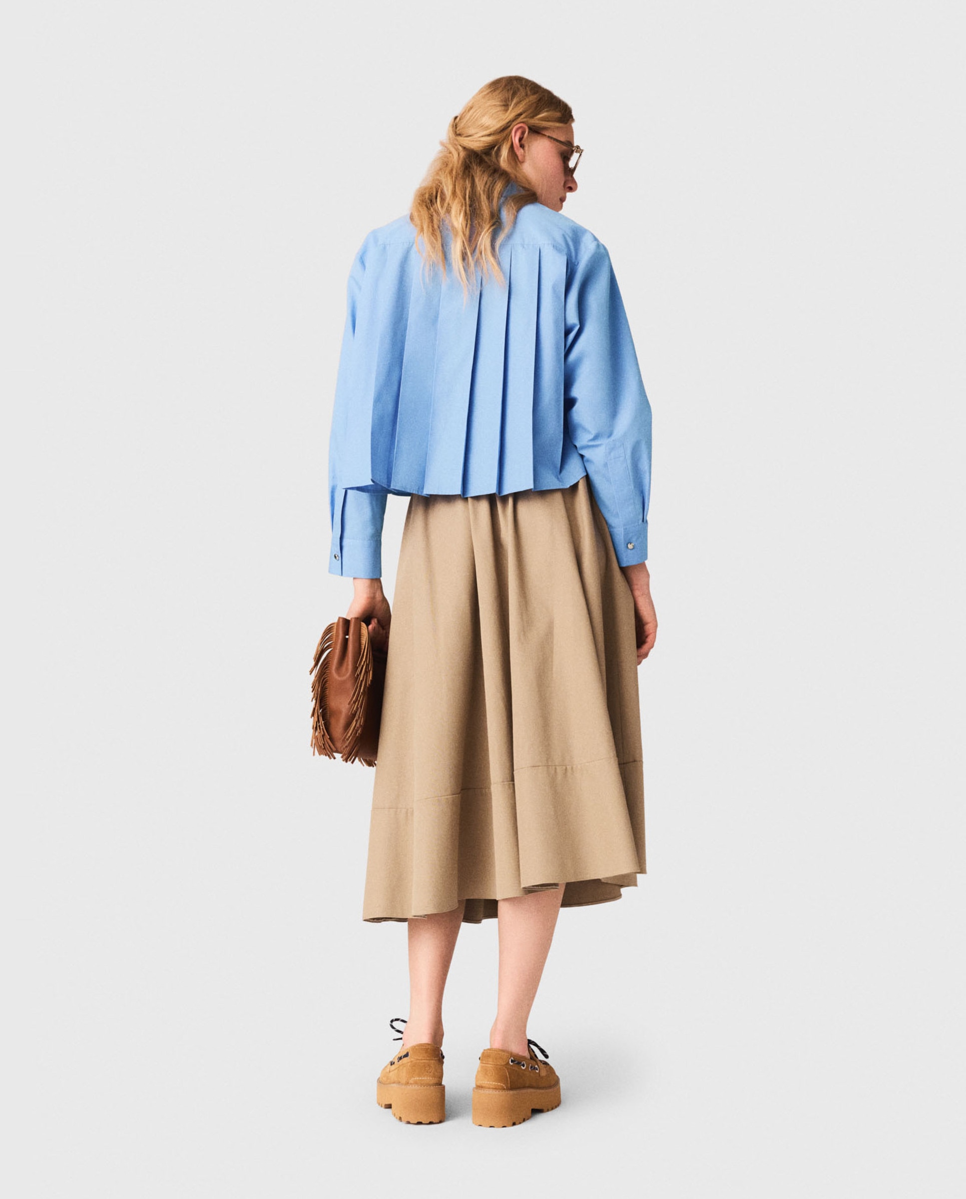 Camisa de mujer con espalda plisada y bordado Azul Maje · El Corte Inglés