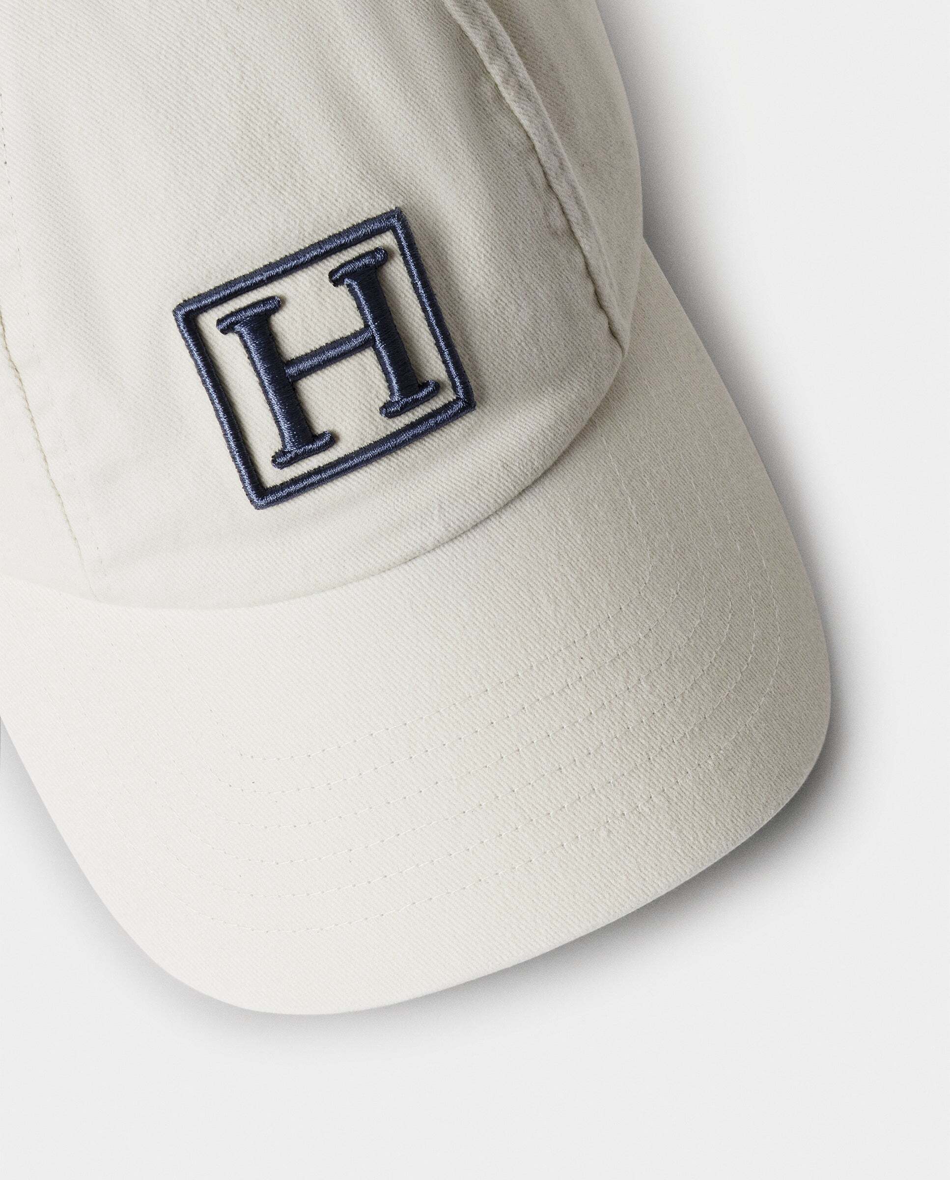 Gorra lavada de hombrecon logo h Crema · El Corte Inglés