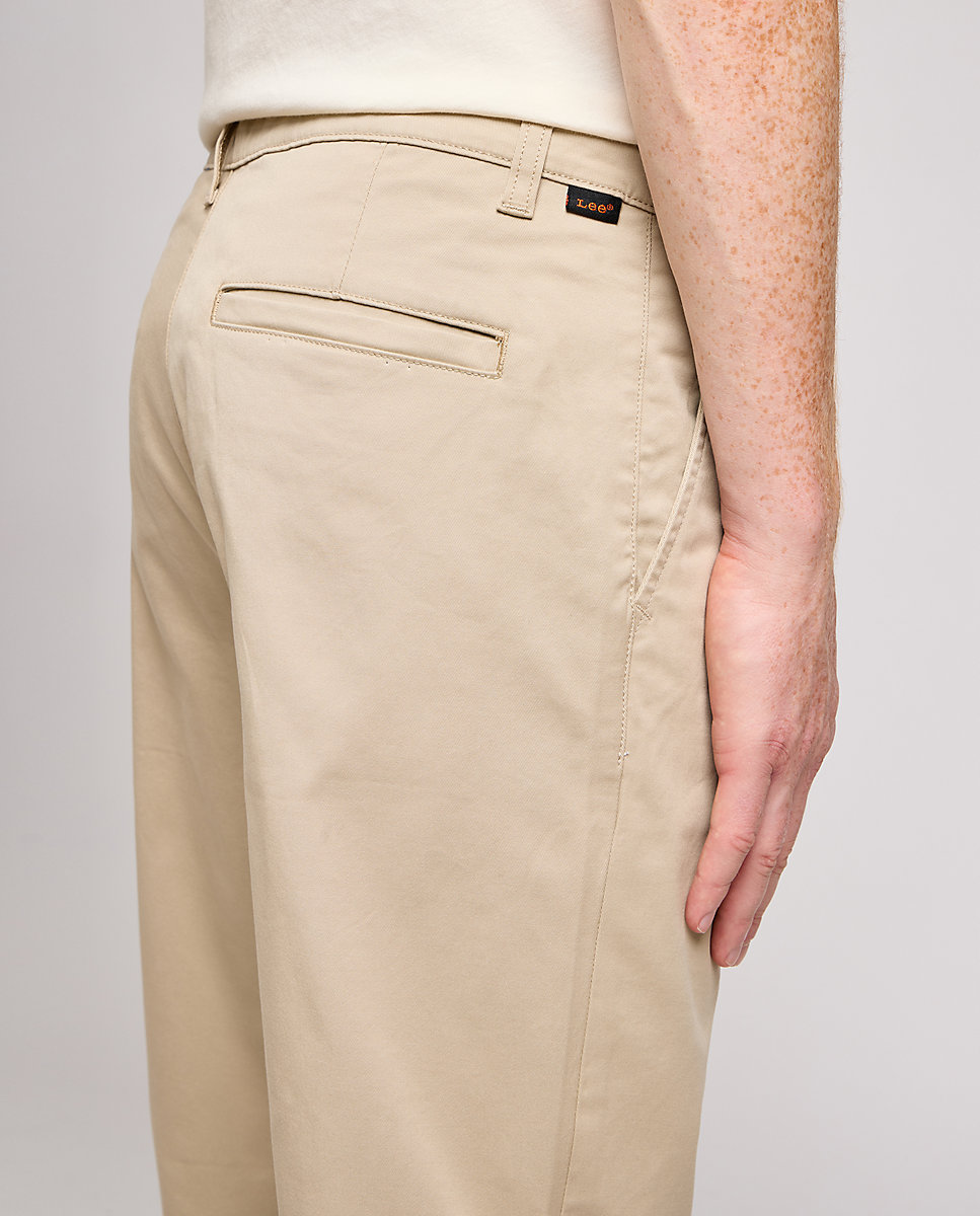 Chino de hombre regular en color beige · Lee · El Corte Inglés