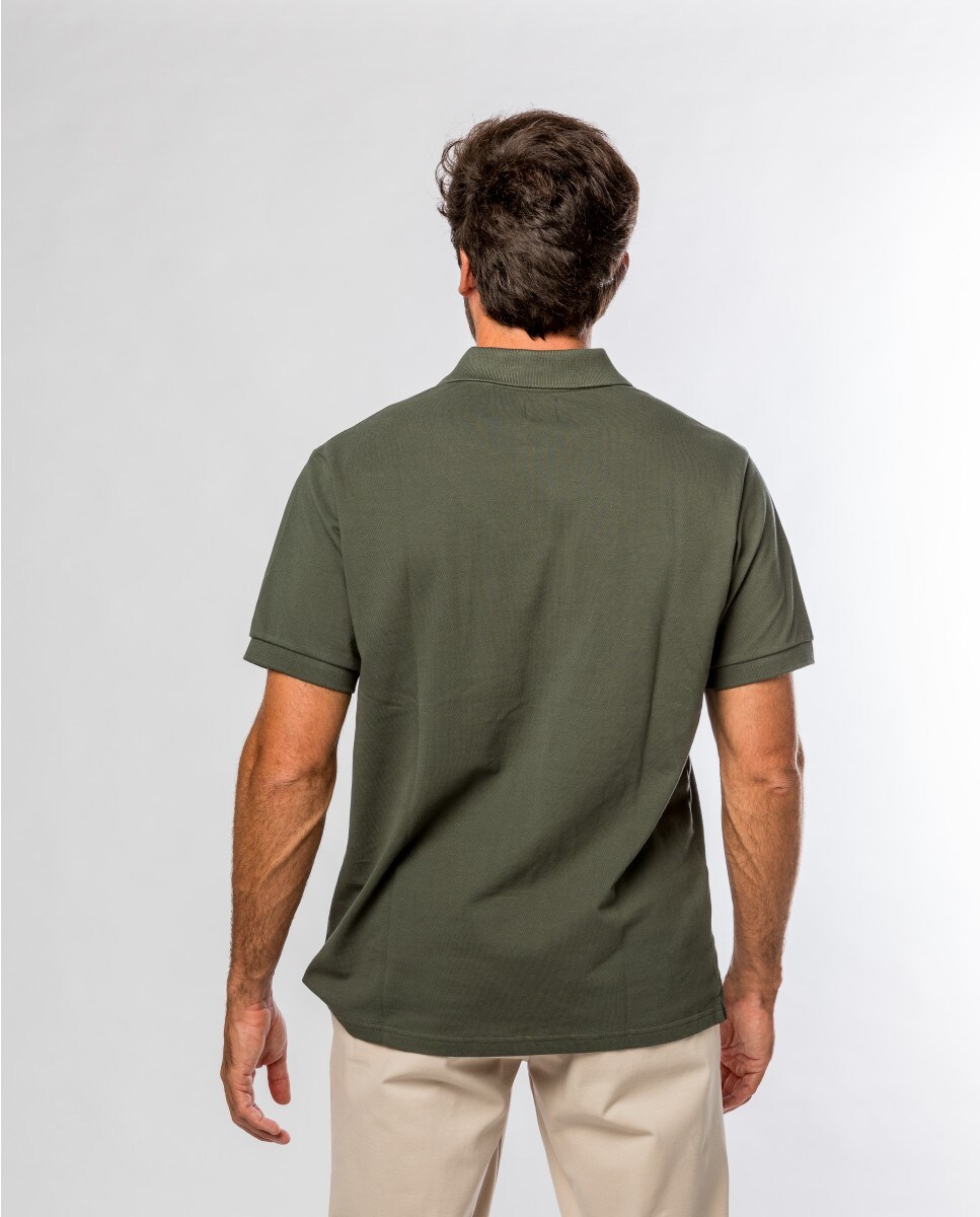 Polo piqué de hombre en verde oliva oscuro · Wickett Jones · El Corte ...