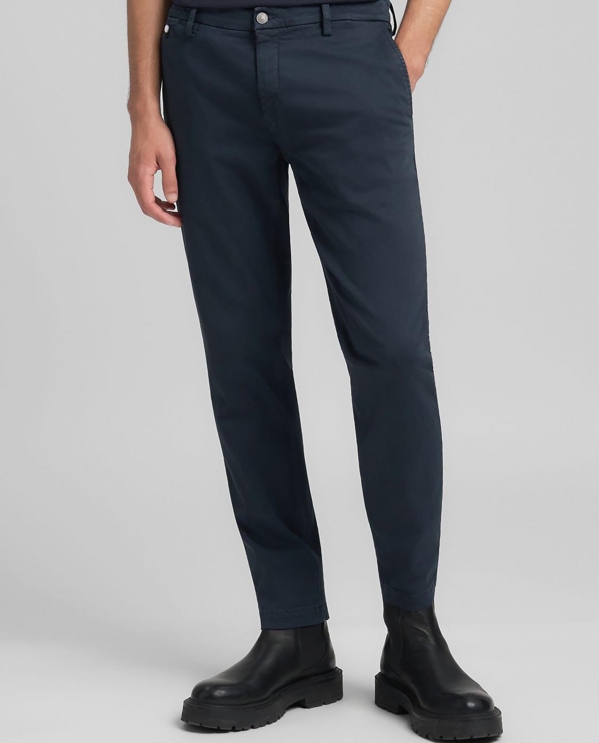 Chino de hombre regular fit con dos bolsillos franceses Azul oscuro ...