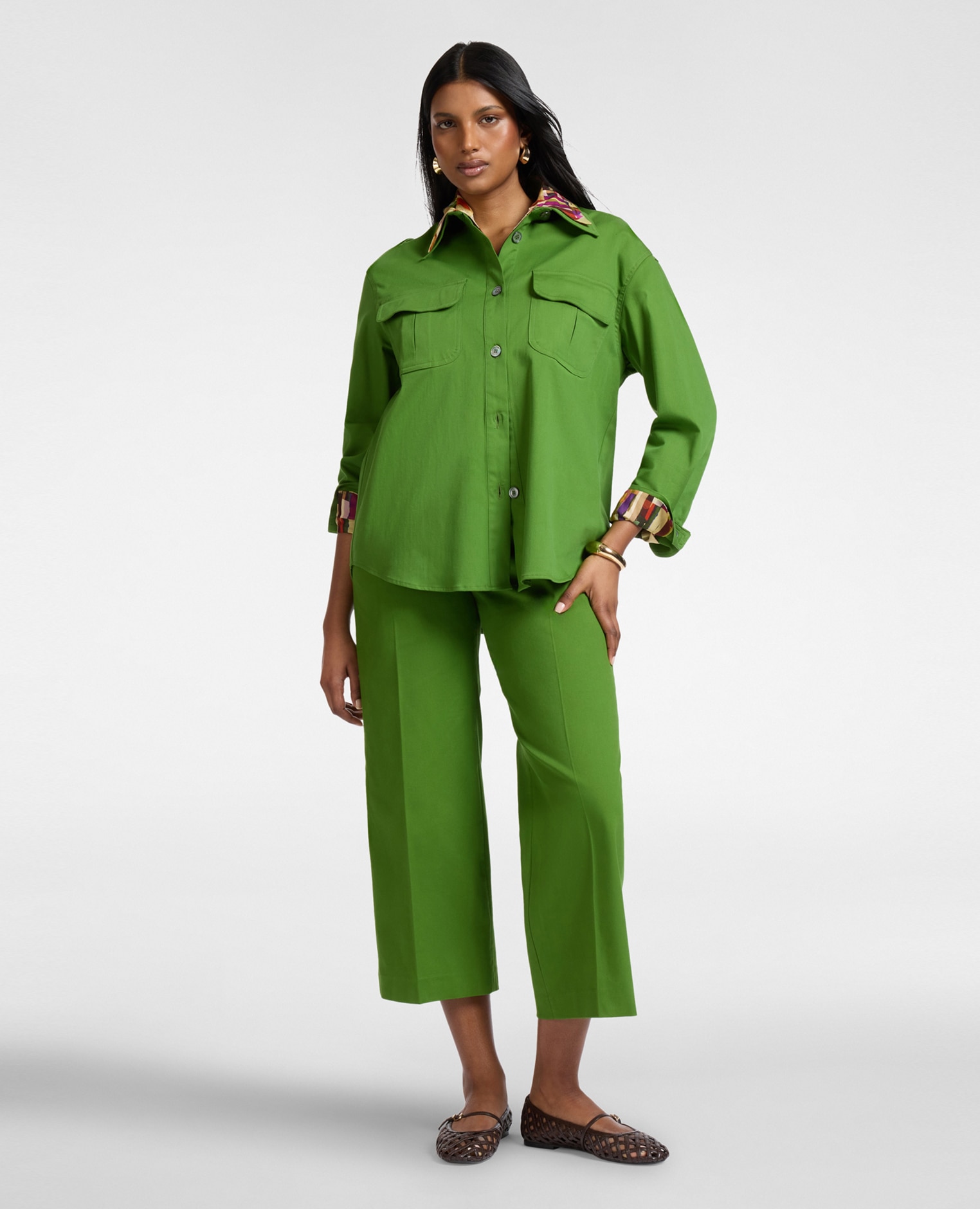 Camisa de mujer en gabardina con bolsillos ajuste oversize con botones ...