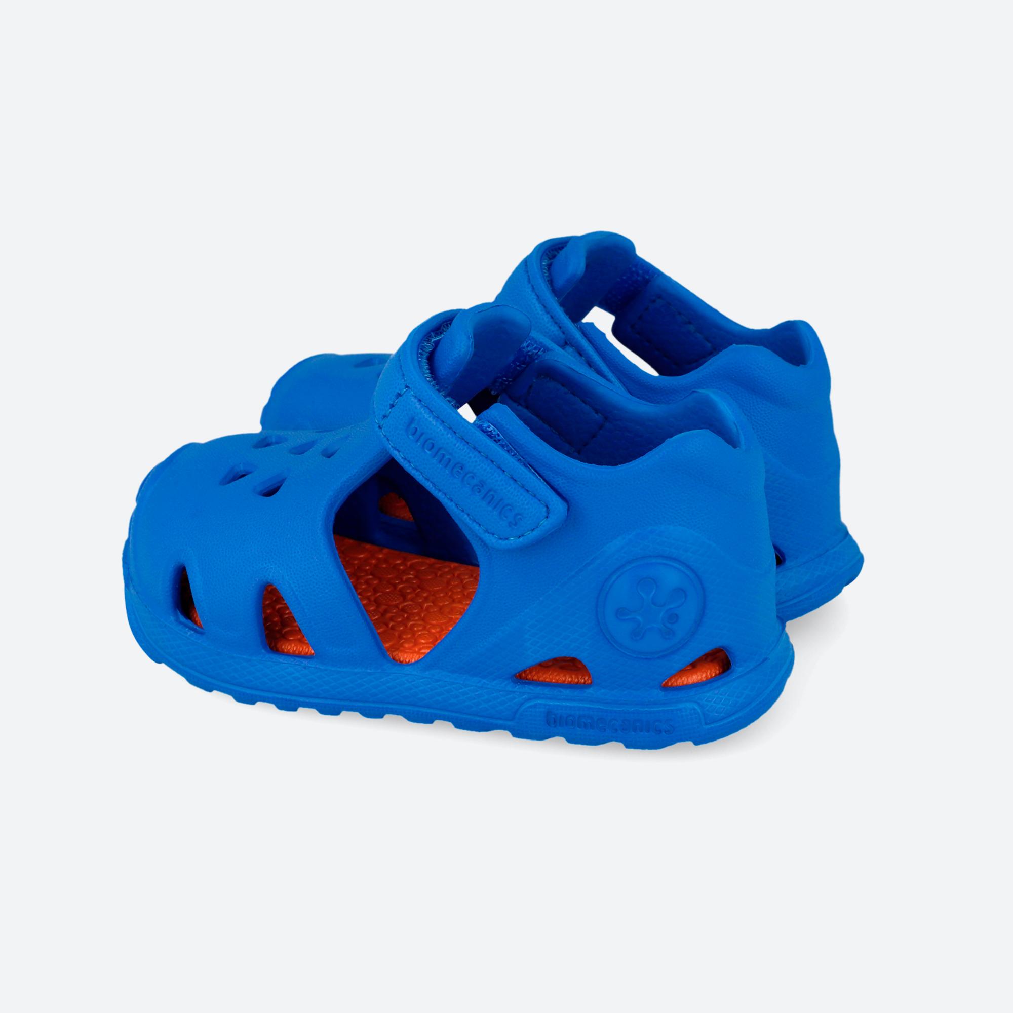 Sandalia baño de niña con velcro Azul royal Biomecanics · El Corte Inglés