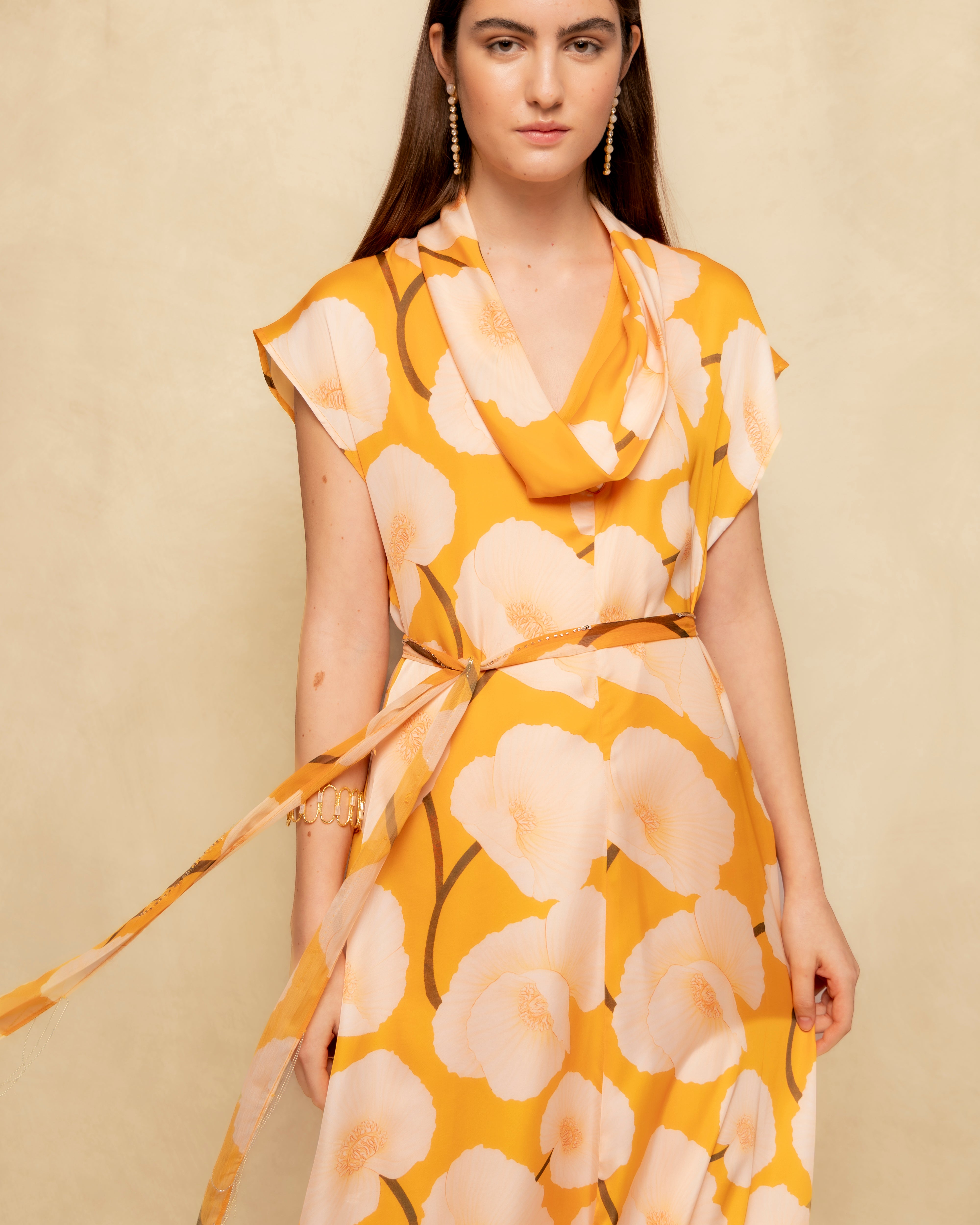 Vestido largo cruzado con cinturón y estampado floral maxi Niza · El ...
