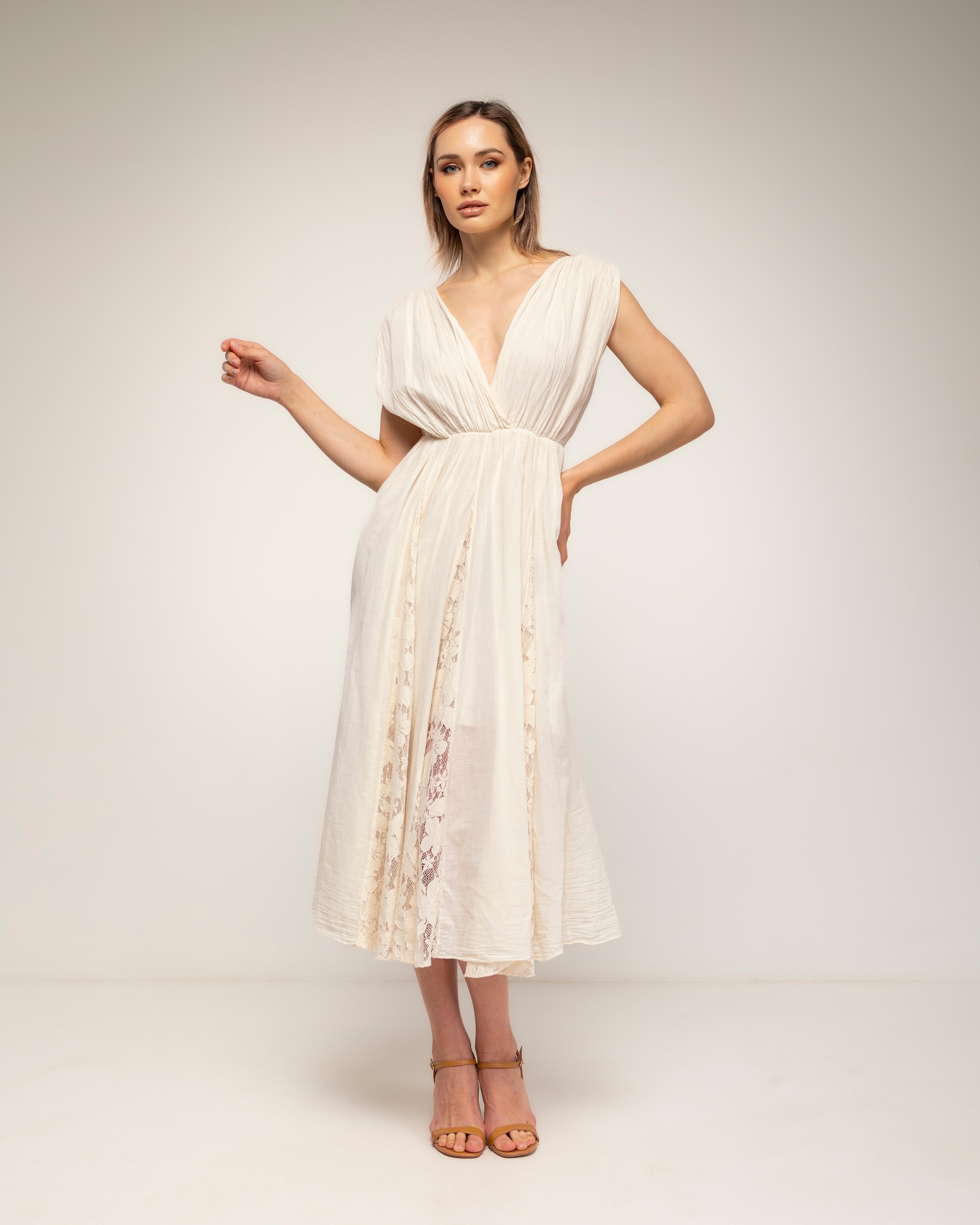 Vestido midi 100% algodón con vuelo y detalles de encaje Crudo Tantra ...