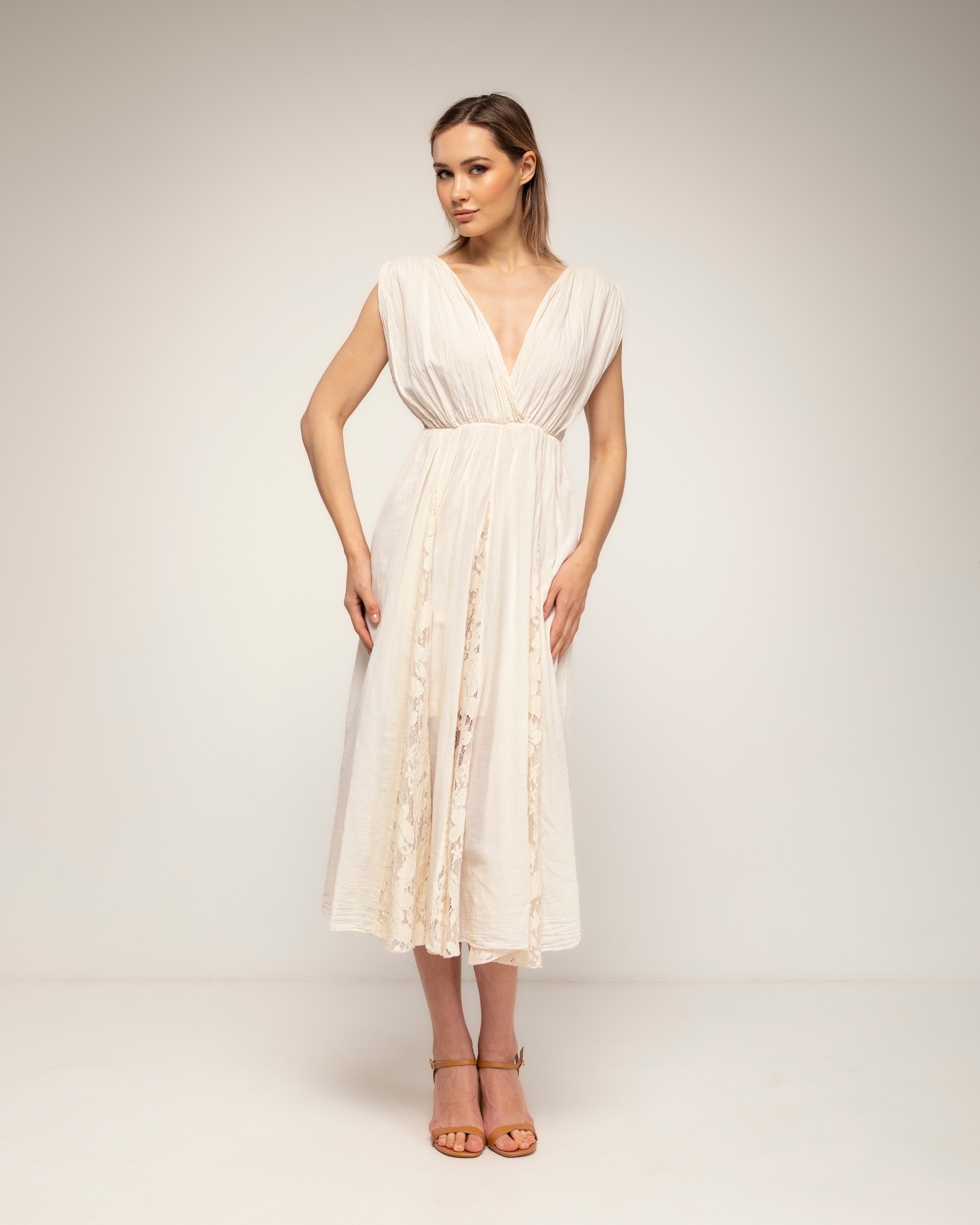 Vestido midi 100% algodón con vuelo y detalles de encaje Crudo Tantra ...