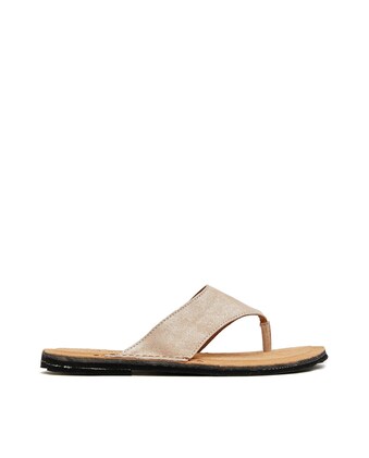 Sandalias planas de mujer en piel color dorado · CASTELL MENORCA · El ...