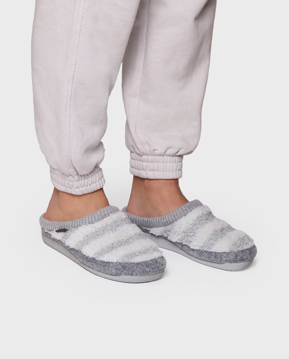 Zapatillas de casa cerradas de mujer tipo zueco Gris Toni Pons · El ...