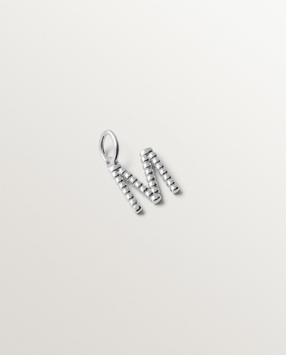 Charm de plata 925 con letra m y motivos de esferas Plata Aristocrazy ...