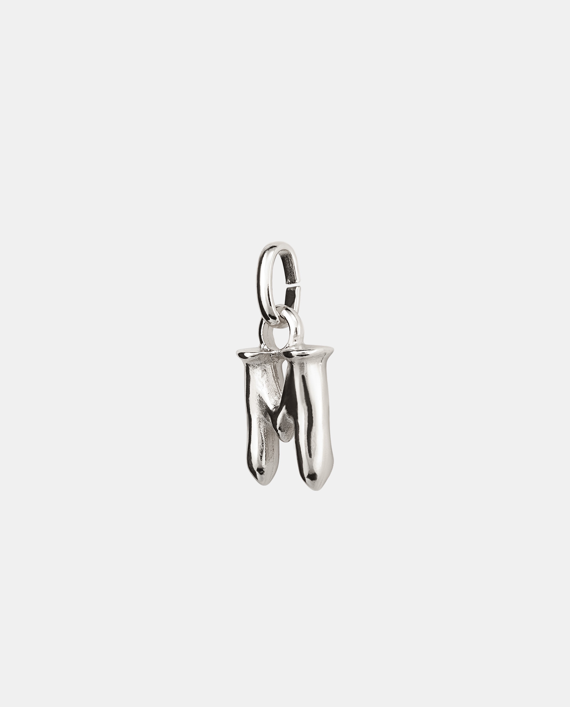 Charm letra m pequeña bañado en plata de ley Plata UNO de 50 · El Corte ...