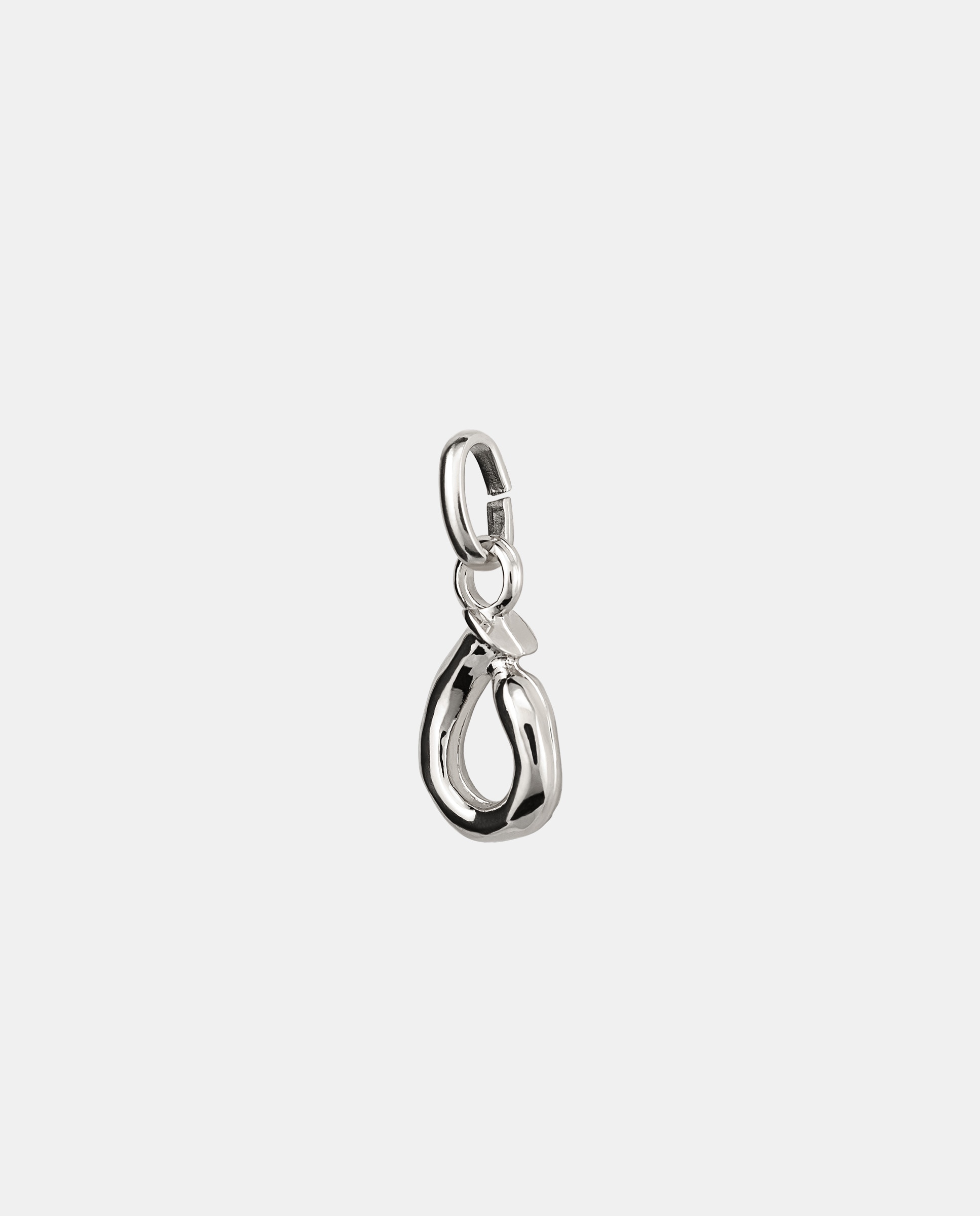 Charm letra O pequeña bañado en plata de ley Plata UNO de 50 · El Corte ...