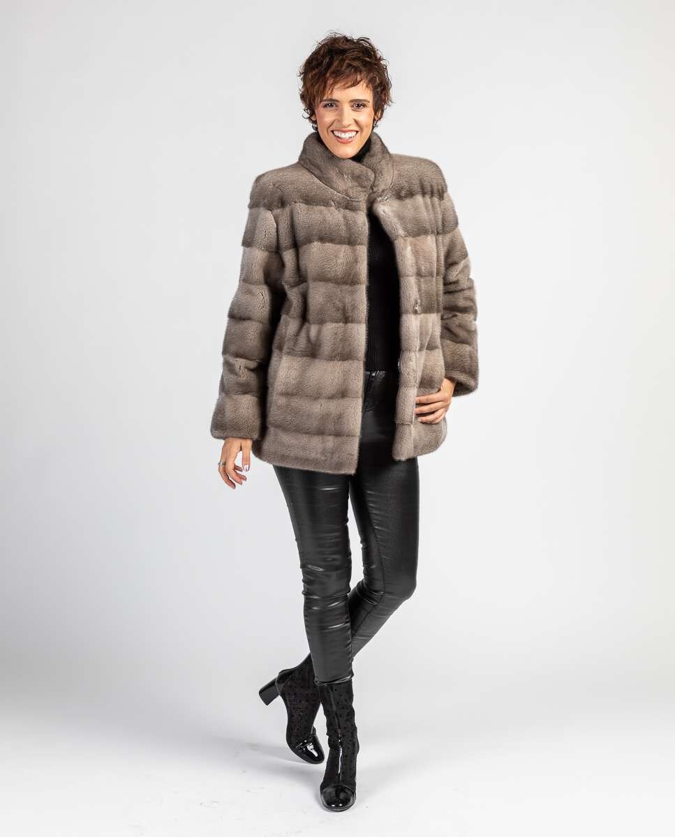 Abrigo de pelo de mujer corto de visón en horizontal · De la Roca · El ...