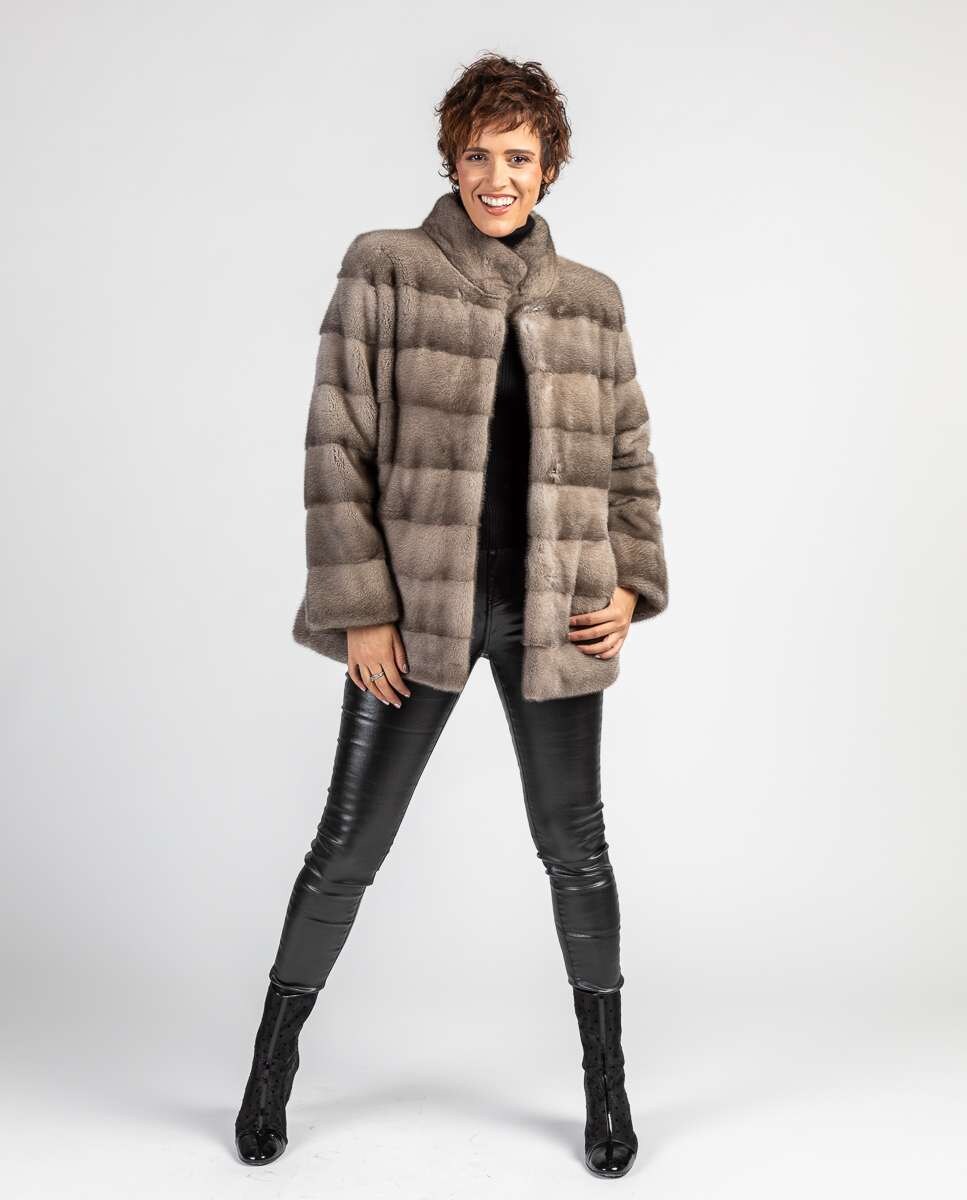Abrigo de pelo de mujer corto de visón en horizontal · De la Roca · El ...