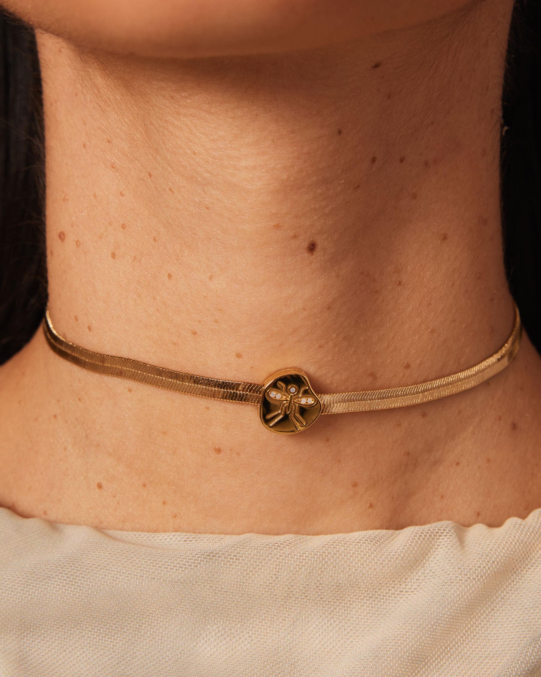 Charm redondo con detalle de mosquito Morado · El Corte Inglés