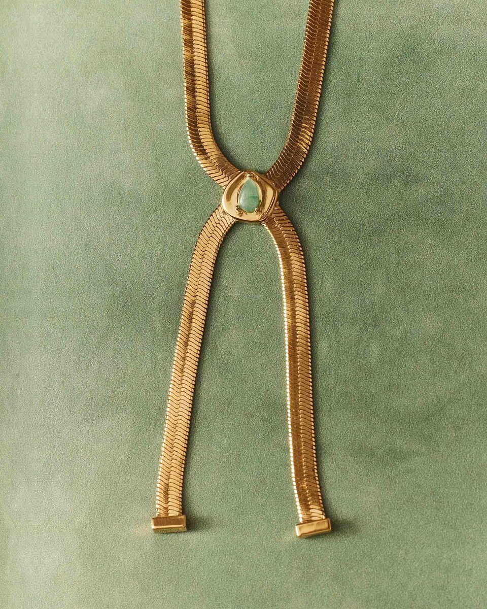 Collar con detalle de lazo y jade · Apodemia · El Corte Inglés