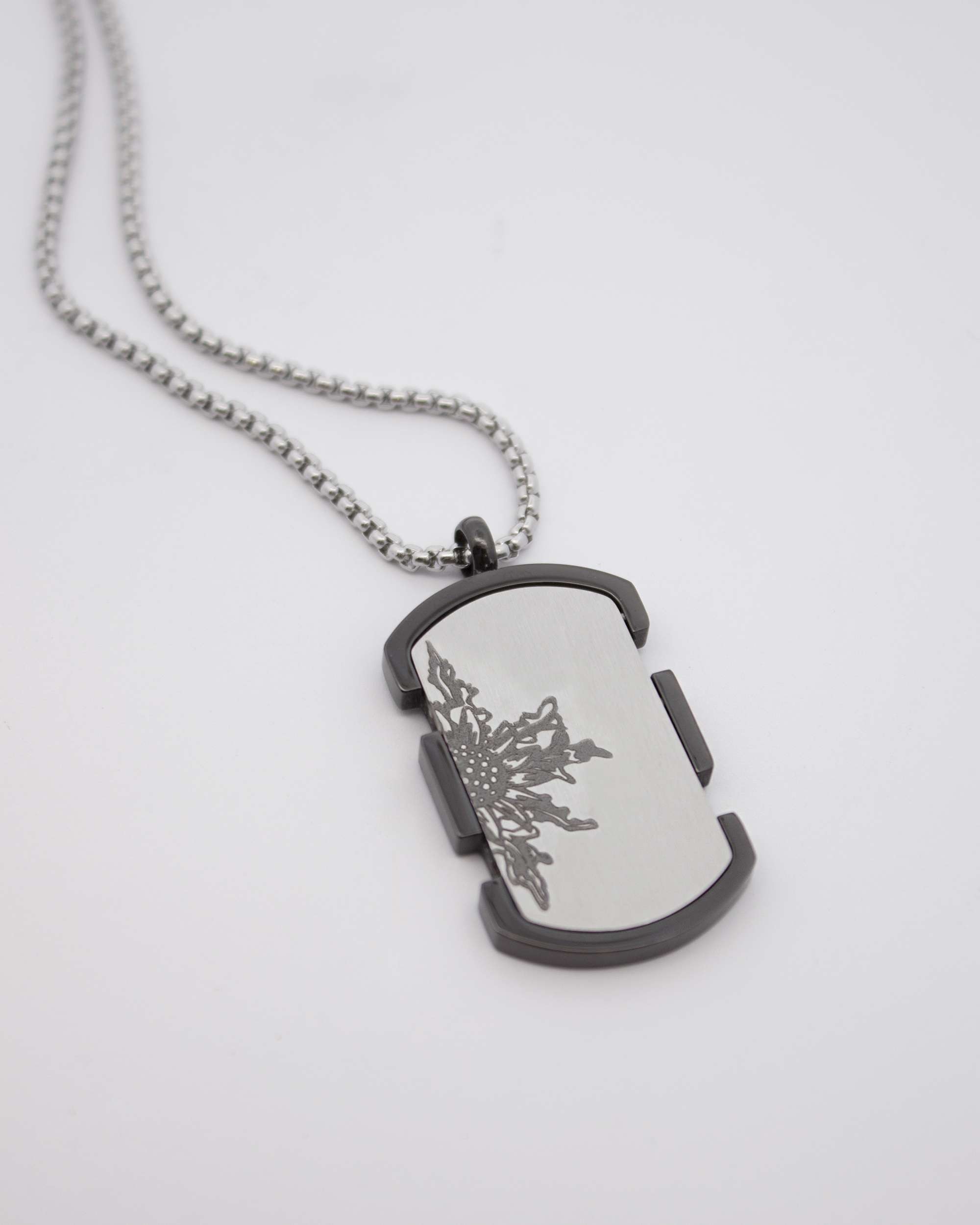 Collar de hombre de acero con chapa y eguzkilore Plateado · El Corte Inglés