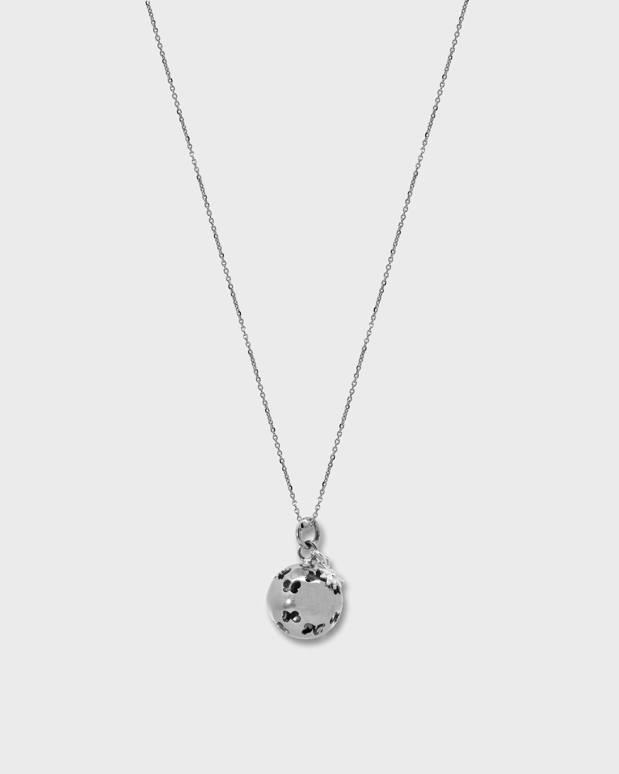 Llamador de ángeles bola con mariposas de plata con cadena 110cm ...