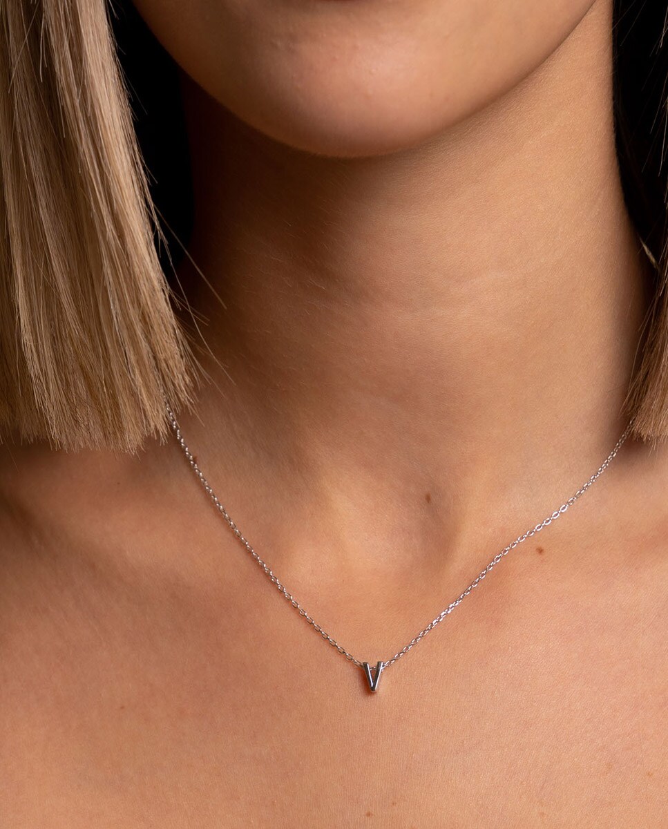 Collar Letra V de plata bañada en rodio · OKsilver · El Corte Inglés