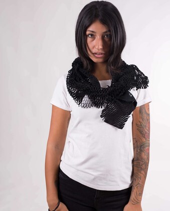 Fular de mujer de piel troqulada en color negro · MR Complements · El ...