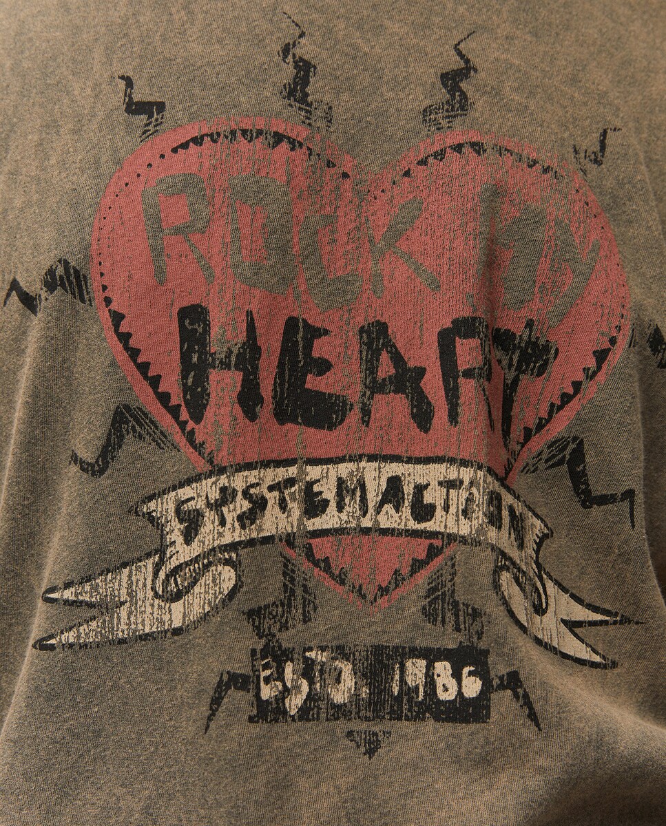 Camiseta de mujer con print delantero y tinte corrosivo · System Action ...