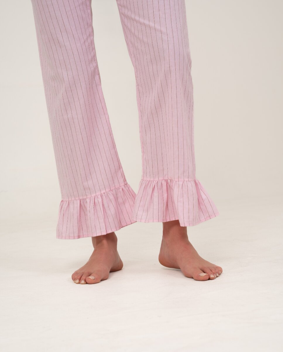 Pantalón largo de color rosa con rayas verticales Rosa Bohodot · El ...