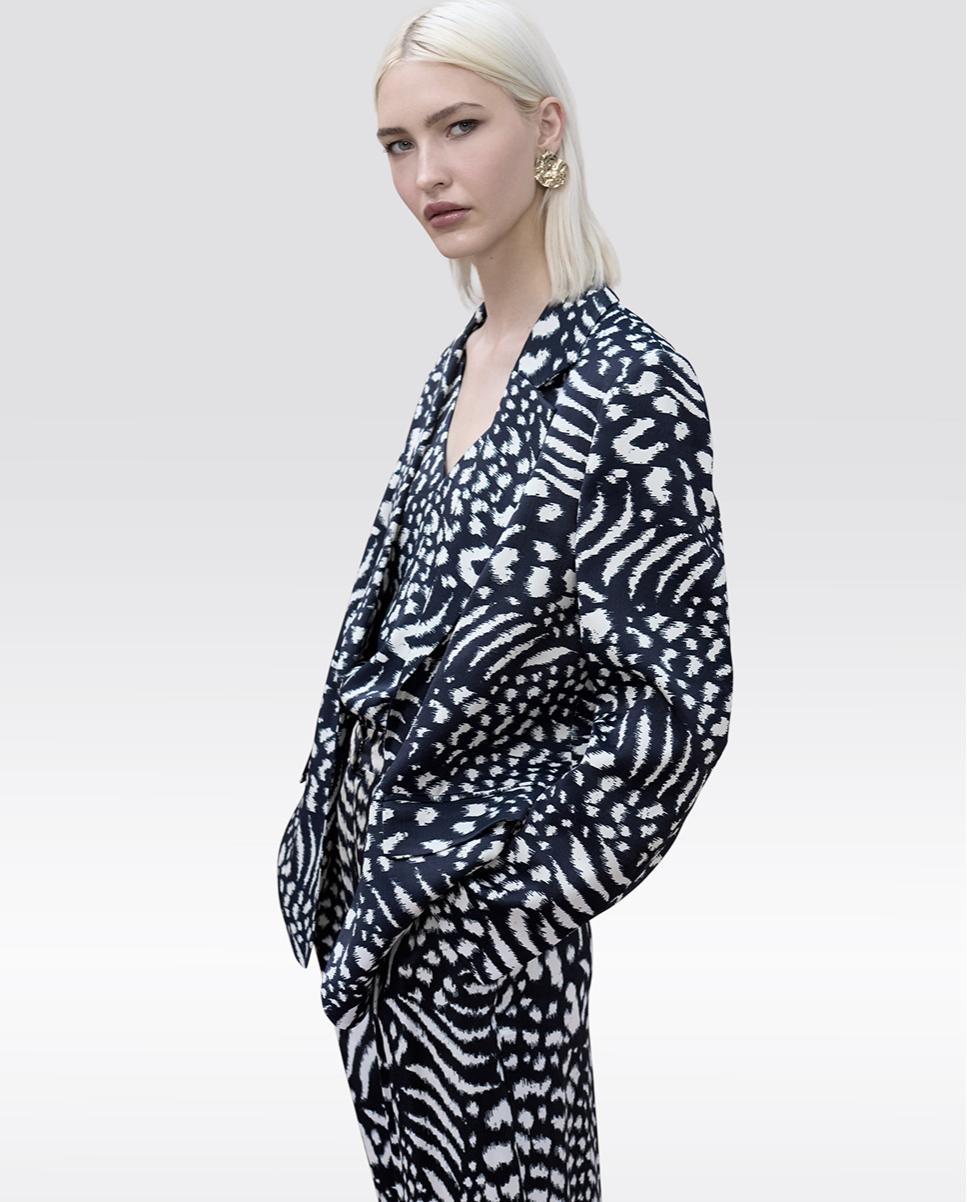 Blazer de mujer fluida en tejido estampado Negro / Blanco Lola ...