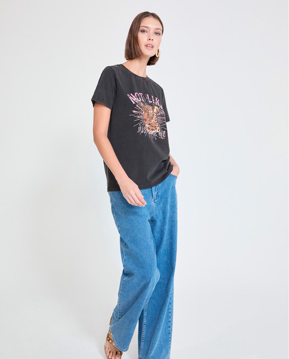 Camiseta de mujer de manga corta con estampado posicional Negro Lola ...