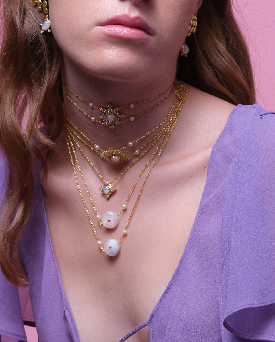 Collar brillante Nebula con piedraluna, circonitas y perlas Blanco · El ...