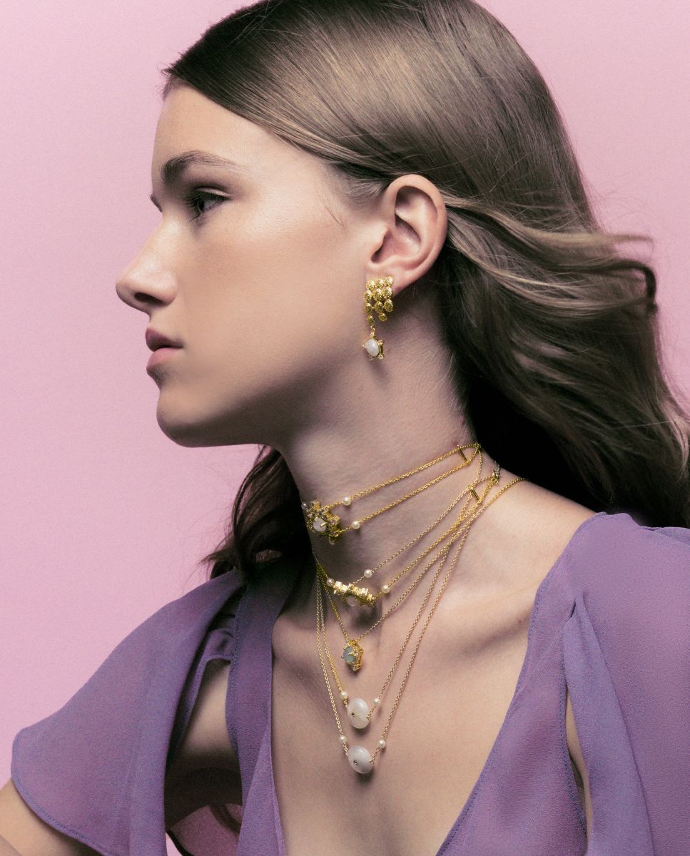 Collar brillante Nebula con piedraluna, circonitas y perlas Blanco · El ...