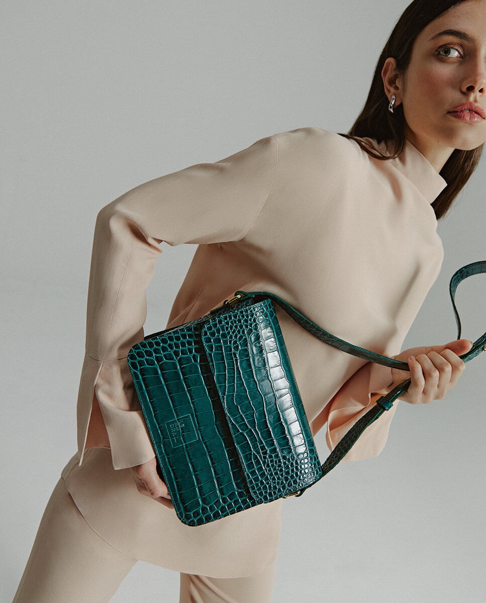 Bandolera de mujer cuadrada de piel grabada en coco color verde · Leandra · El Corte Inglés