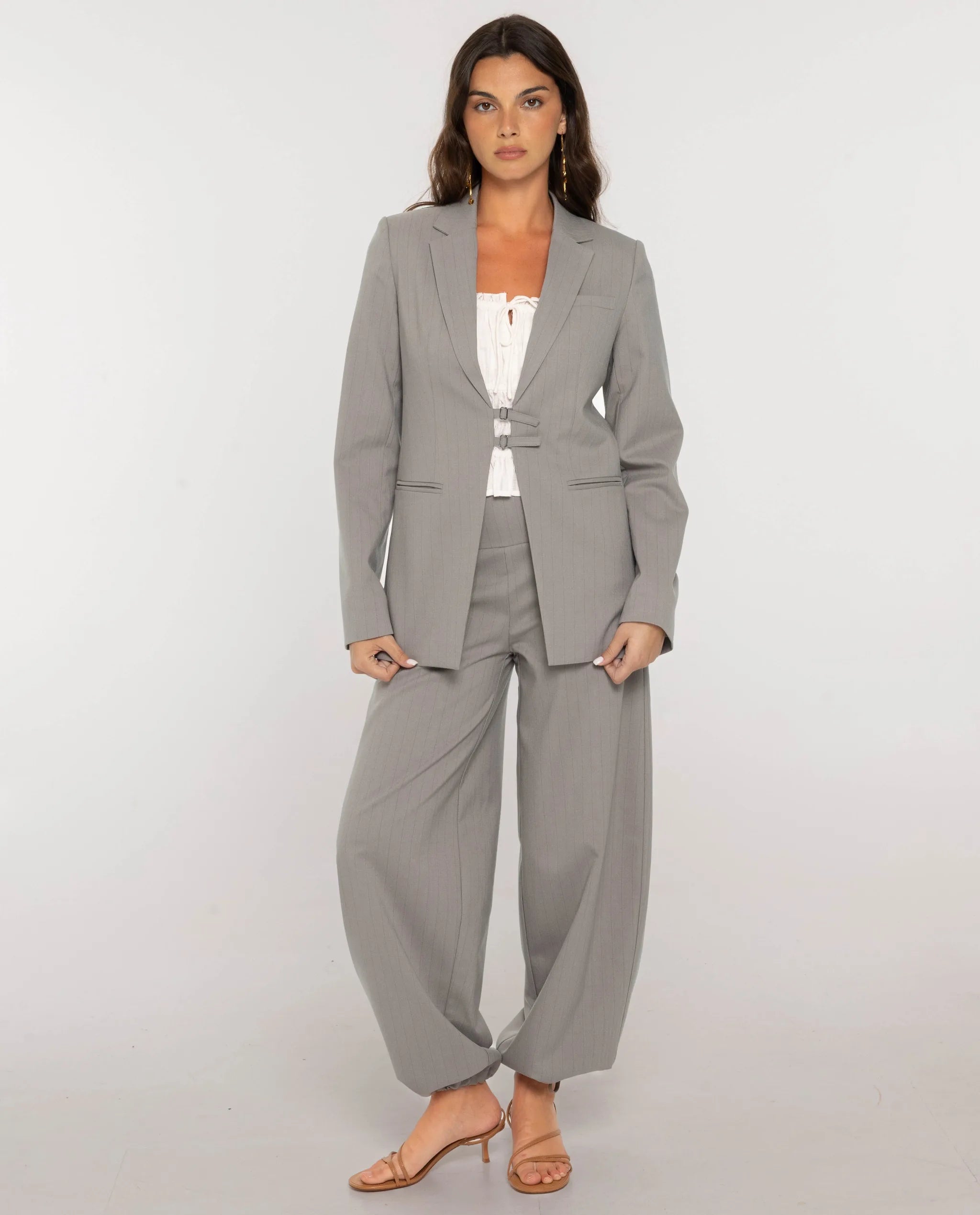 Pantalón recto de raya diplomática de traje de mujer The-Are · El Corte ...