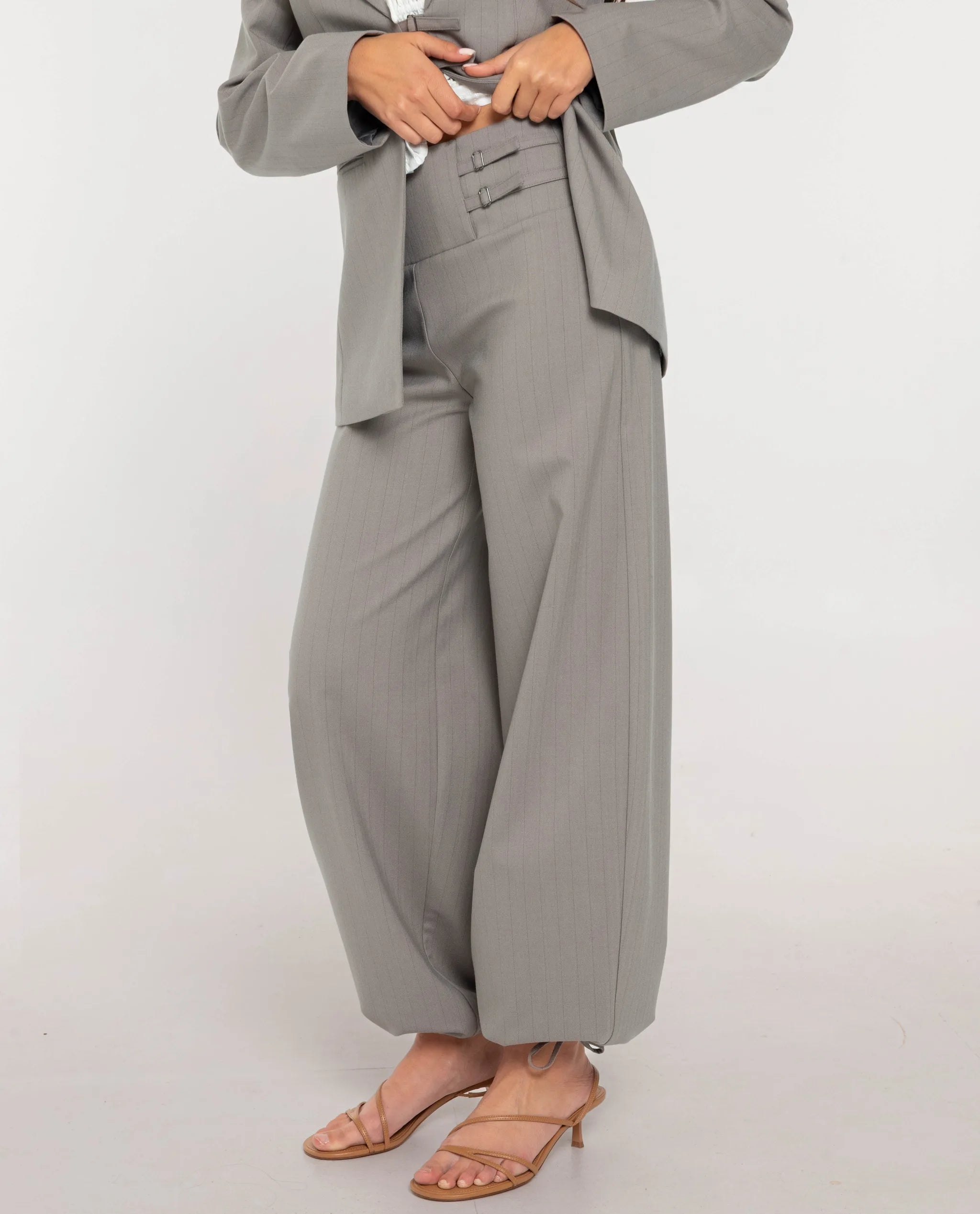 Pantalón recto de raya diplomática de traje de mujer The-Are · El Corte ...