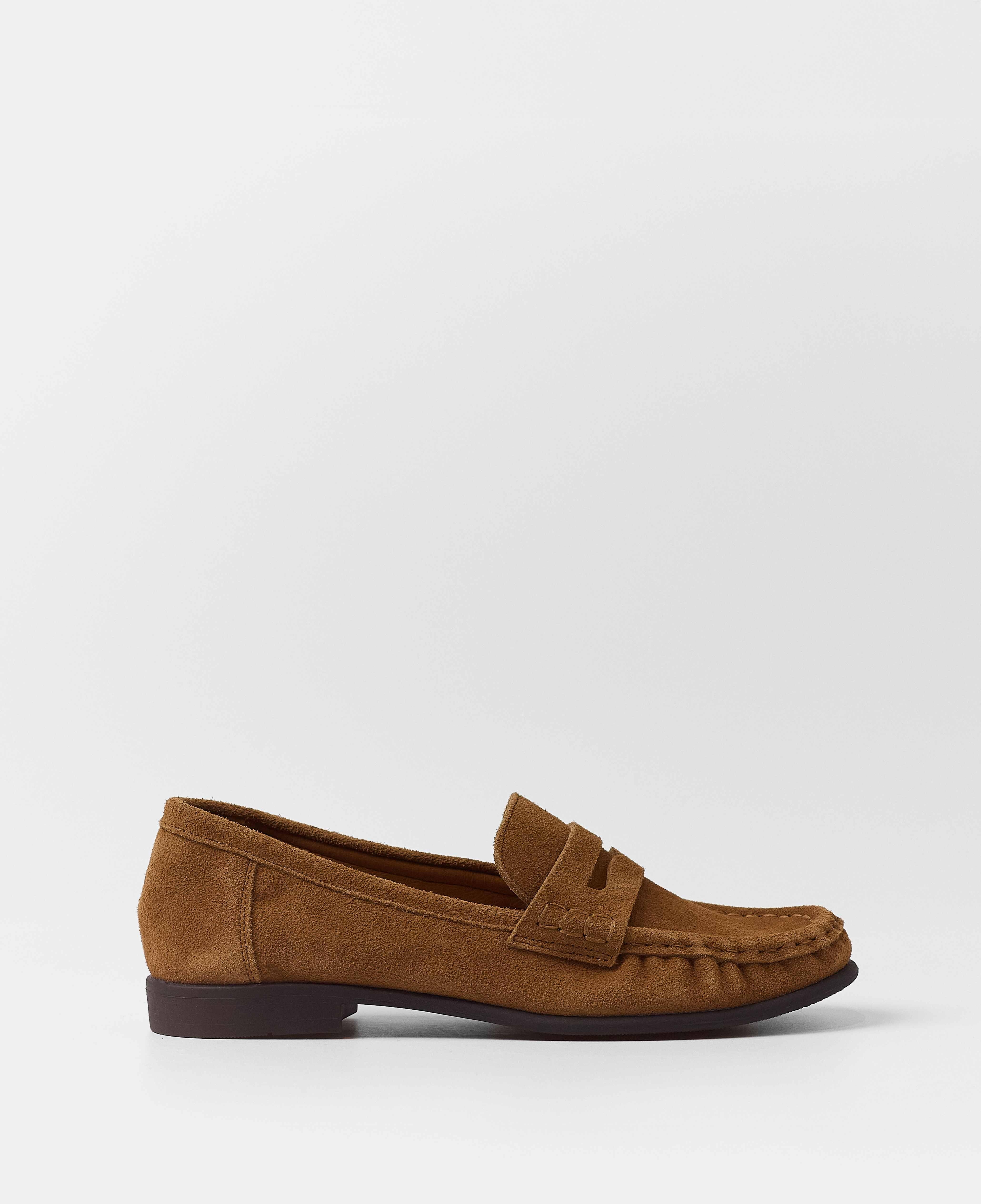 Mocasines planos de mujer en ante con puntera redonda Camel Mim · El ...