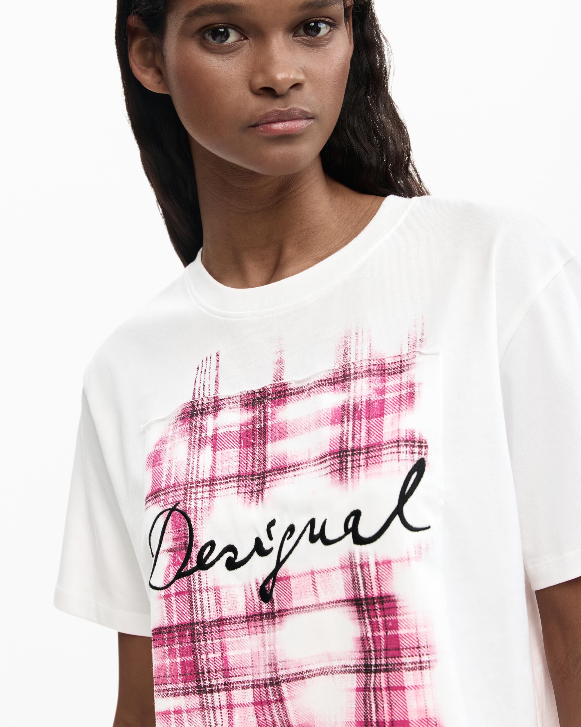 Camiseta de mujer logo cuadros Blanco Desigual · El Corte Inglés