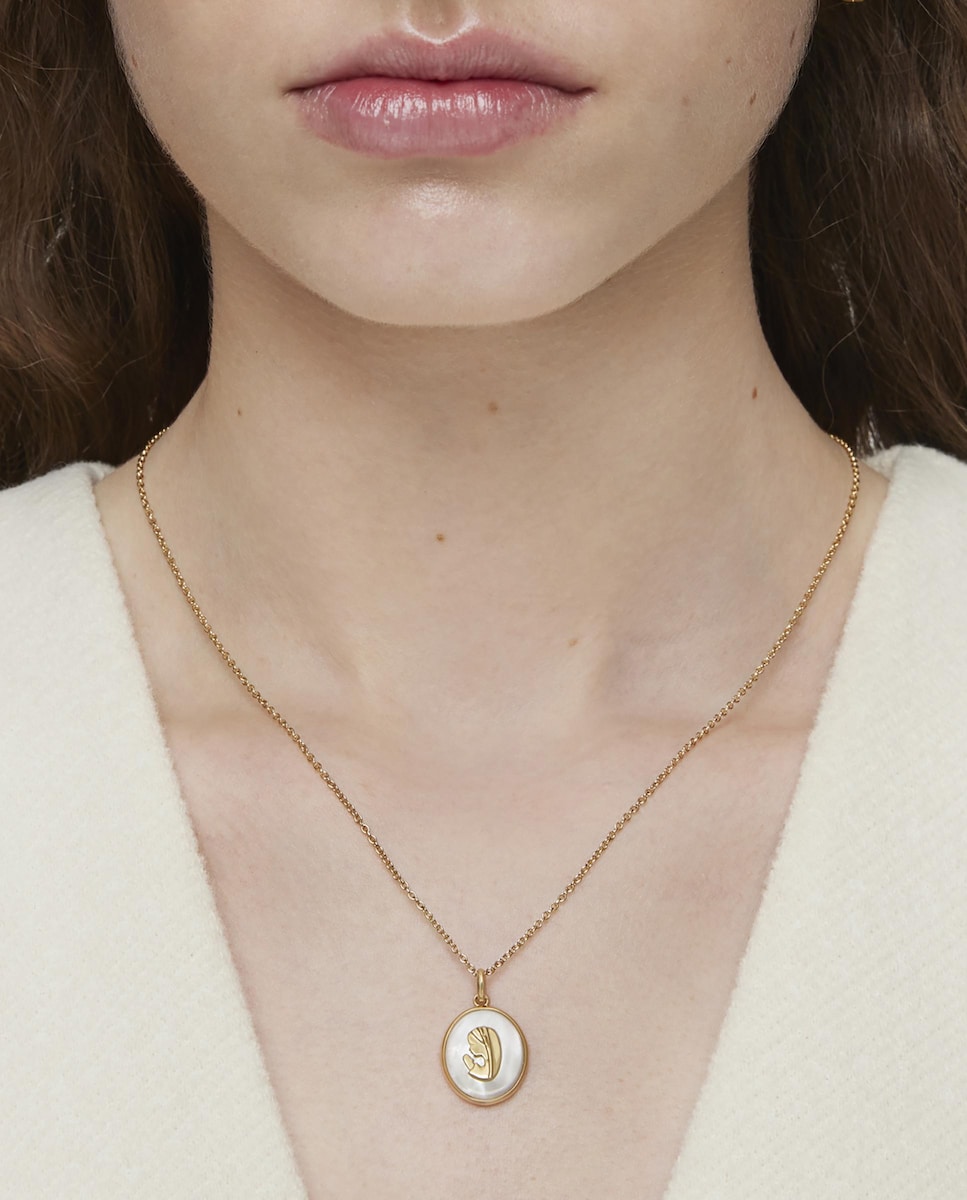 Colgante Devoción medalla virgen de oro y nácar · Tous · El Corte Inglés